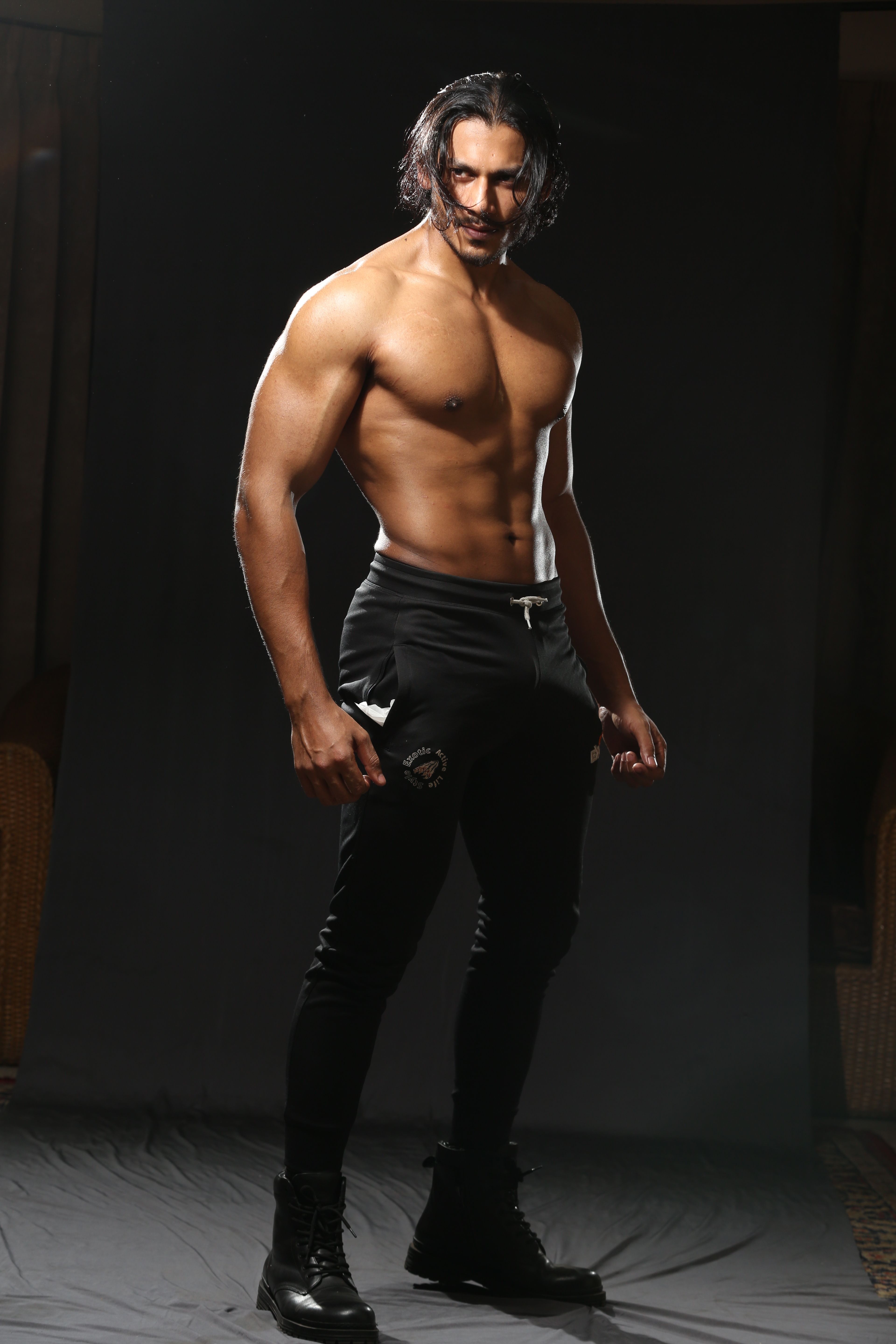 Studio Shot of Muscular Model · Free Stock Photo