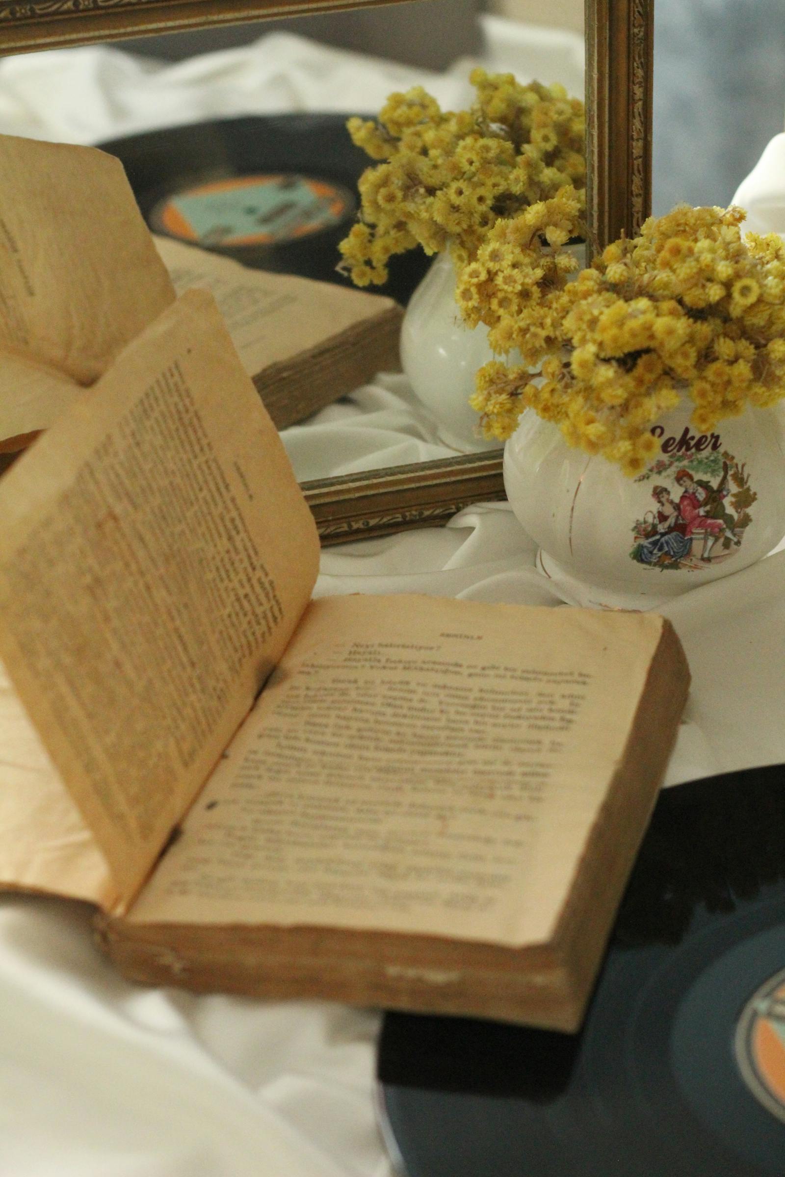 Cover Open Pages Photos, Download The BEST Free Cover Open Pages Stock ...