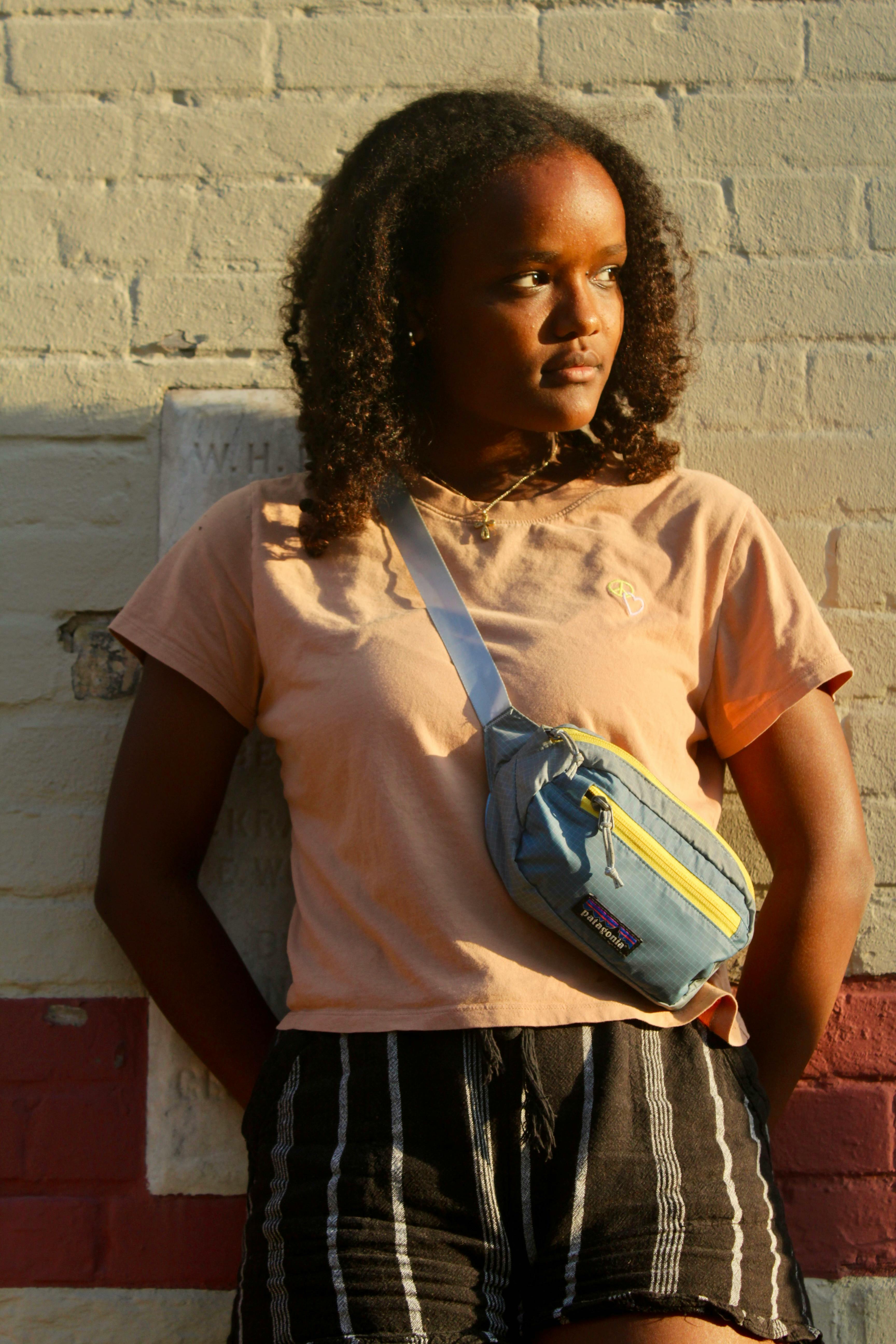 Black Girl With Handbag Photos, Download The BEST Free Black Girl With ...