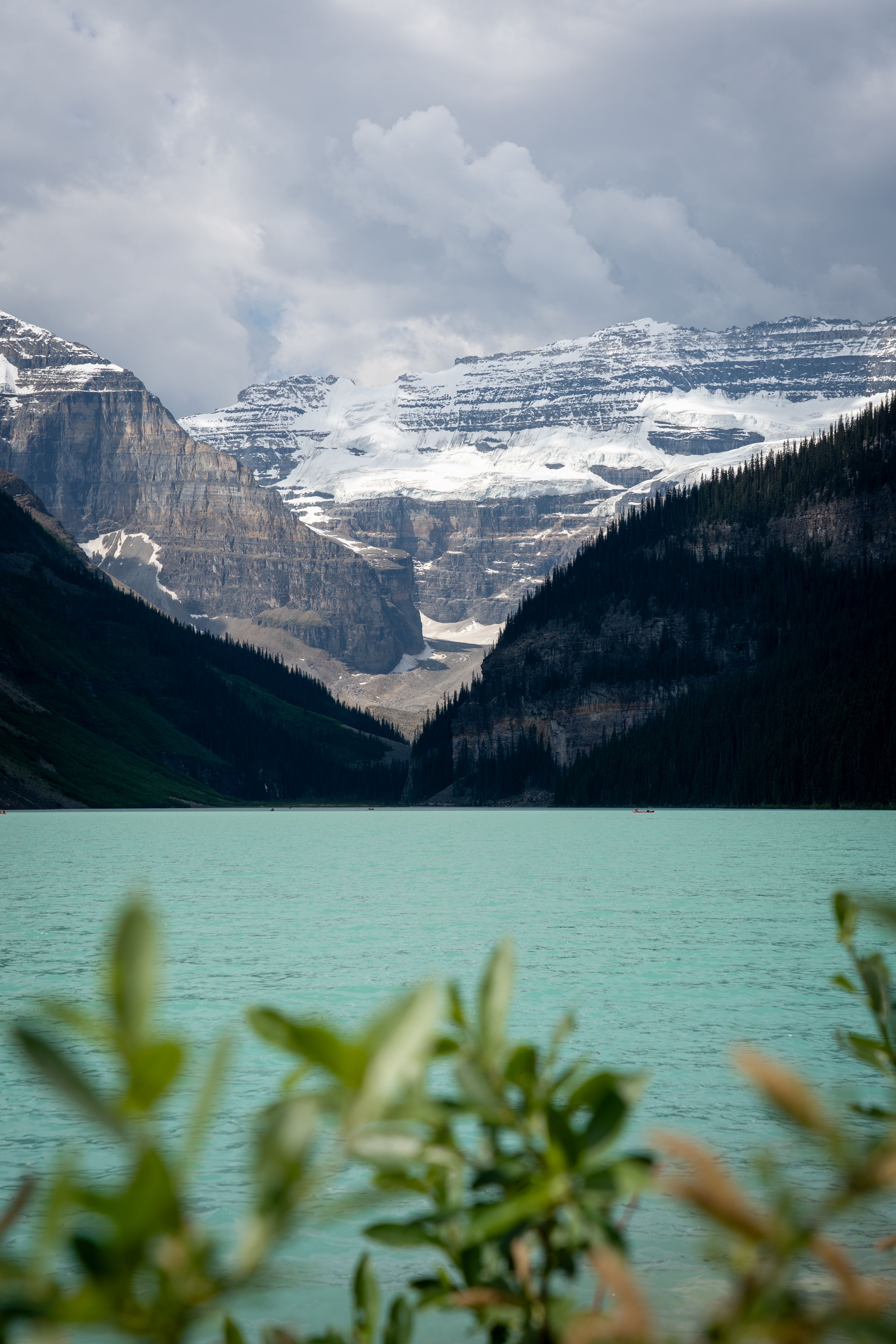 Picturesque scenery of turquoise water of lake and mountains · Free ...