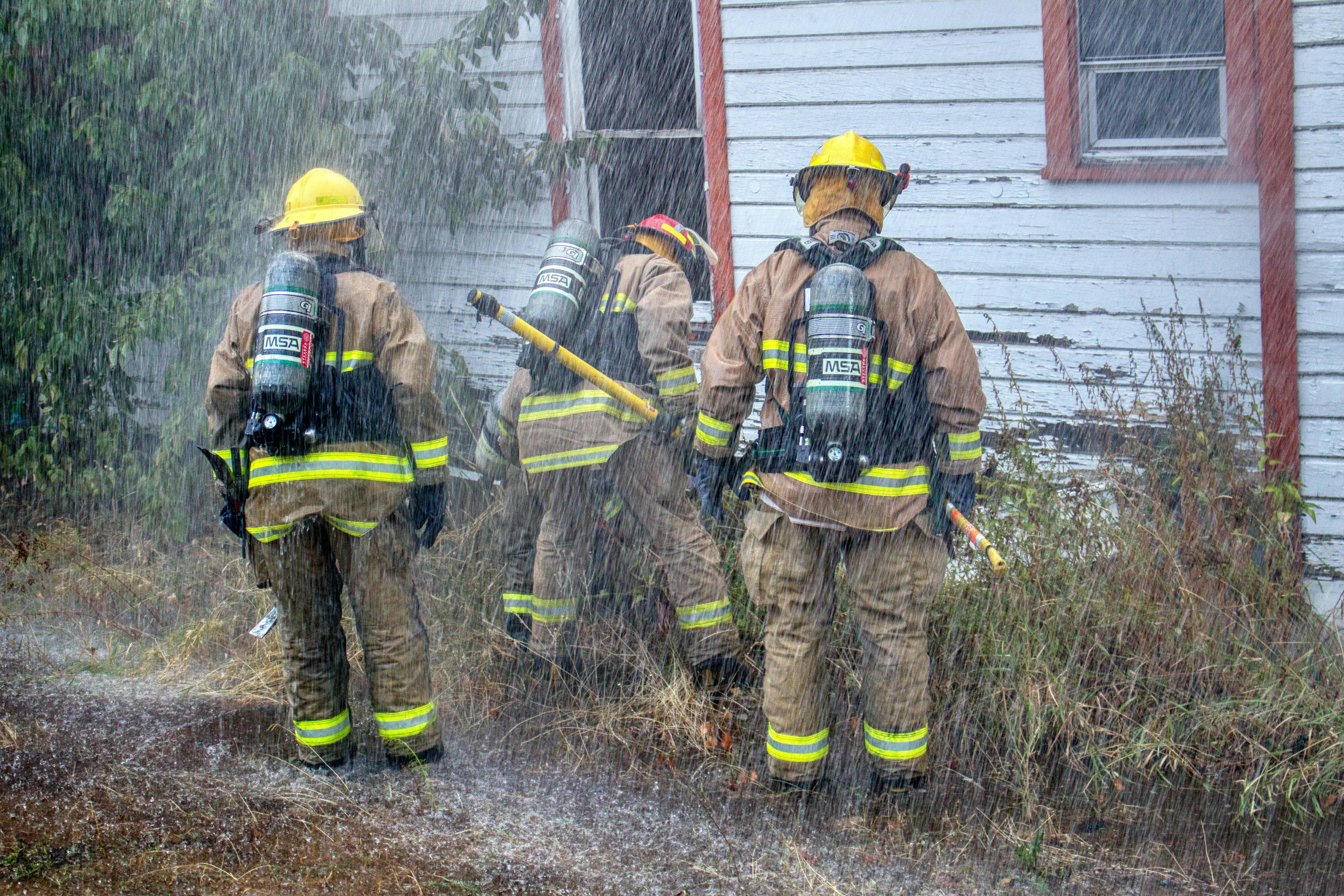 Firefighters Extinguishing a Fire · Free Stock Photo