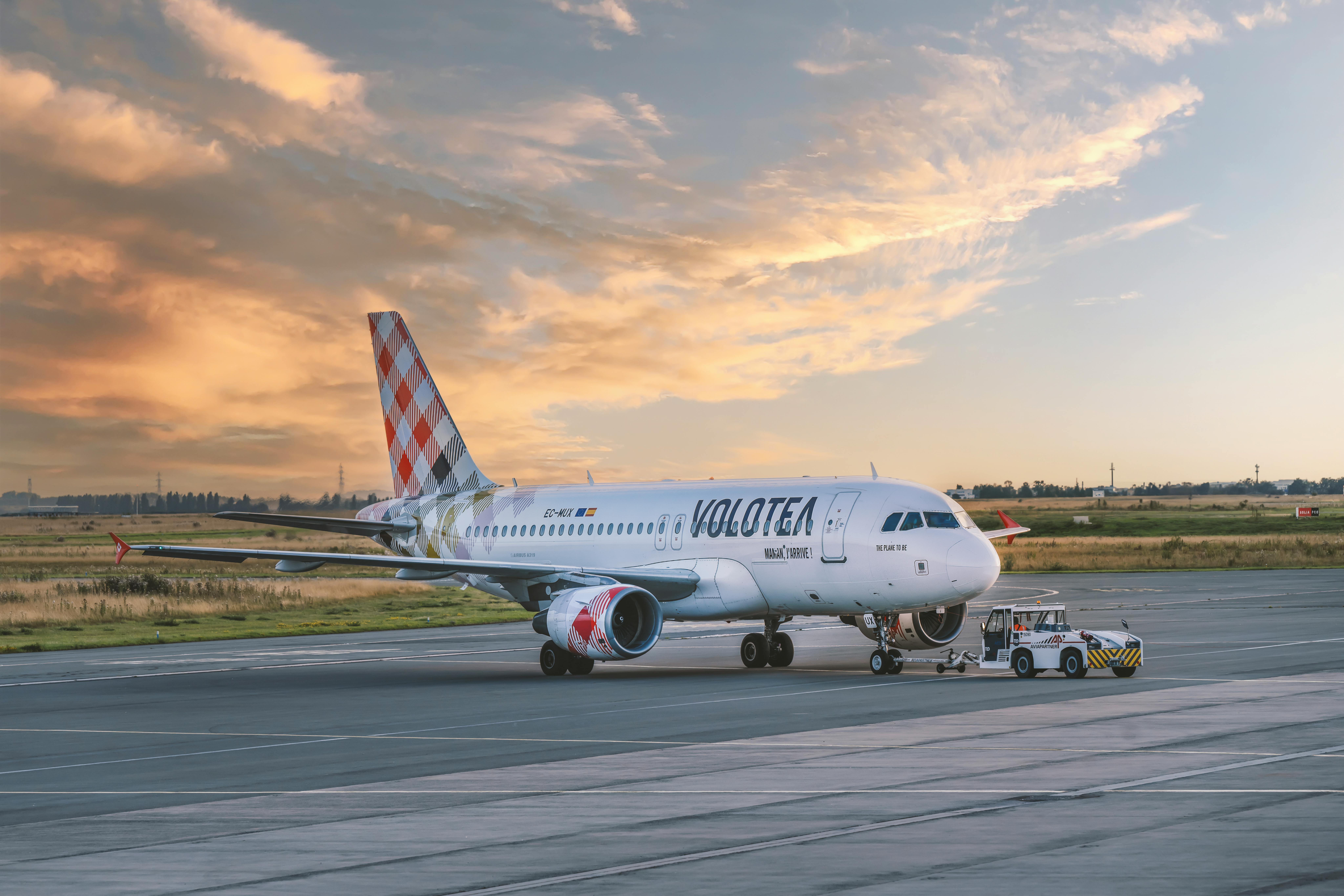 Volotea Airplane at Sunset · Free Stock Photo
