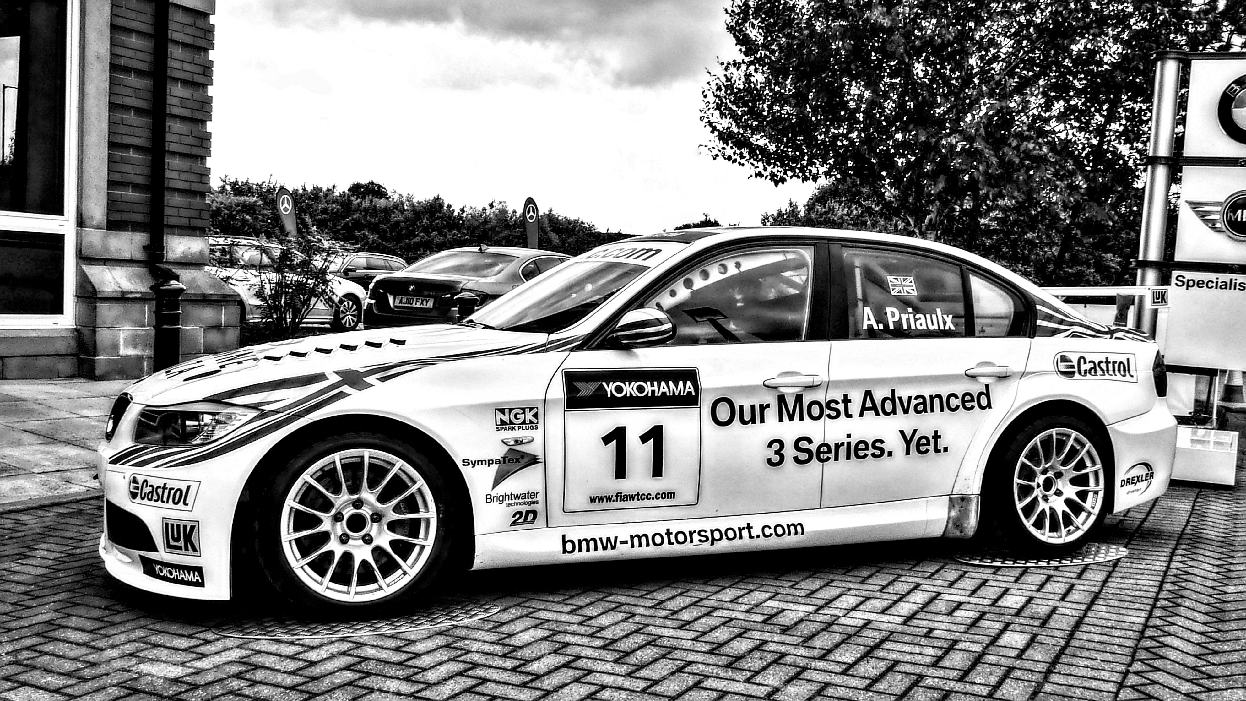Racing BMW of Andy Priaulx · Free Stock Photo