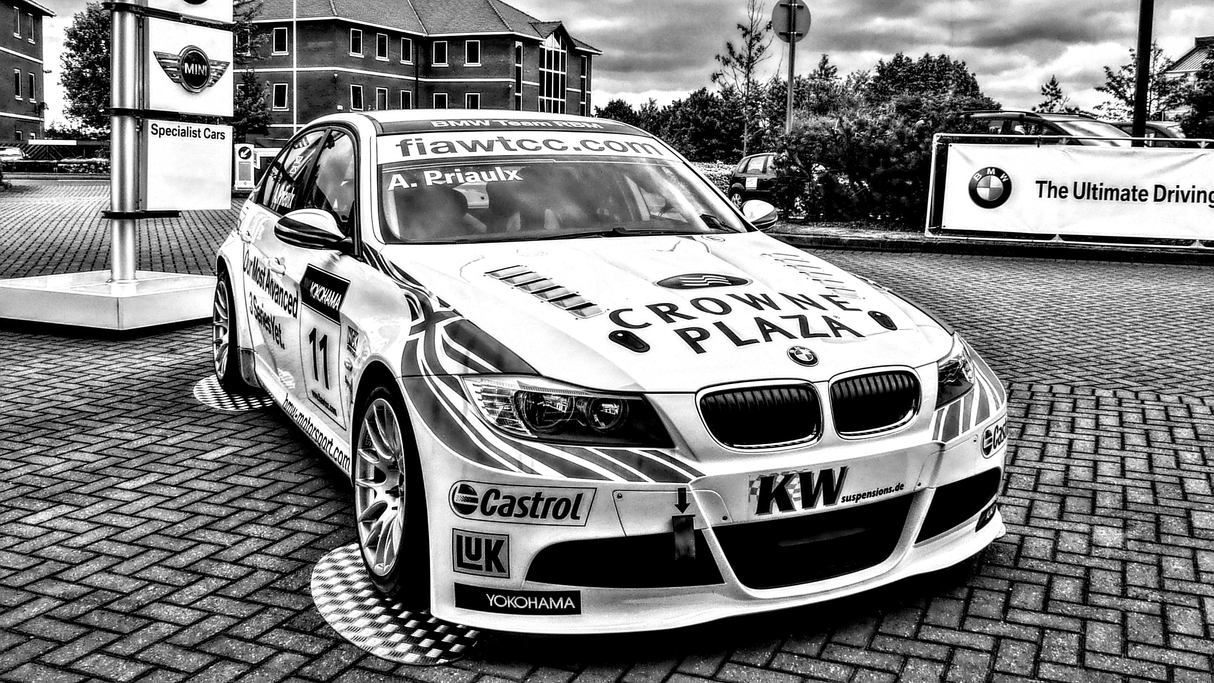 Racing BMW of Andy Priaulx · Free Stock Photo