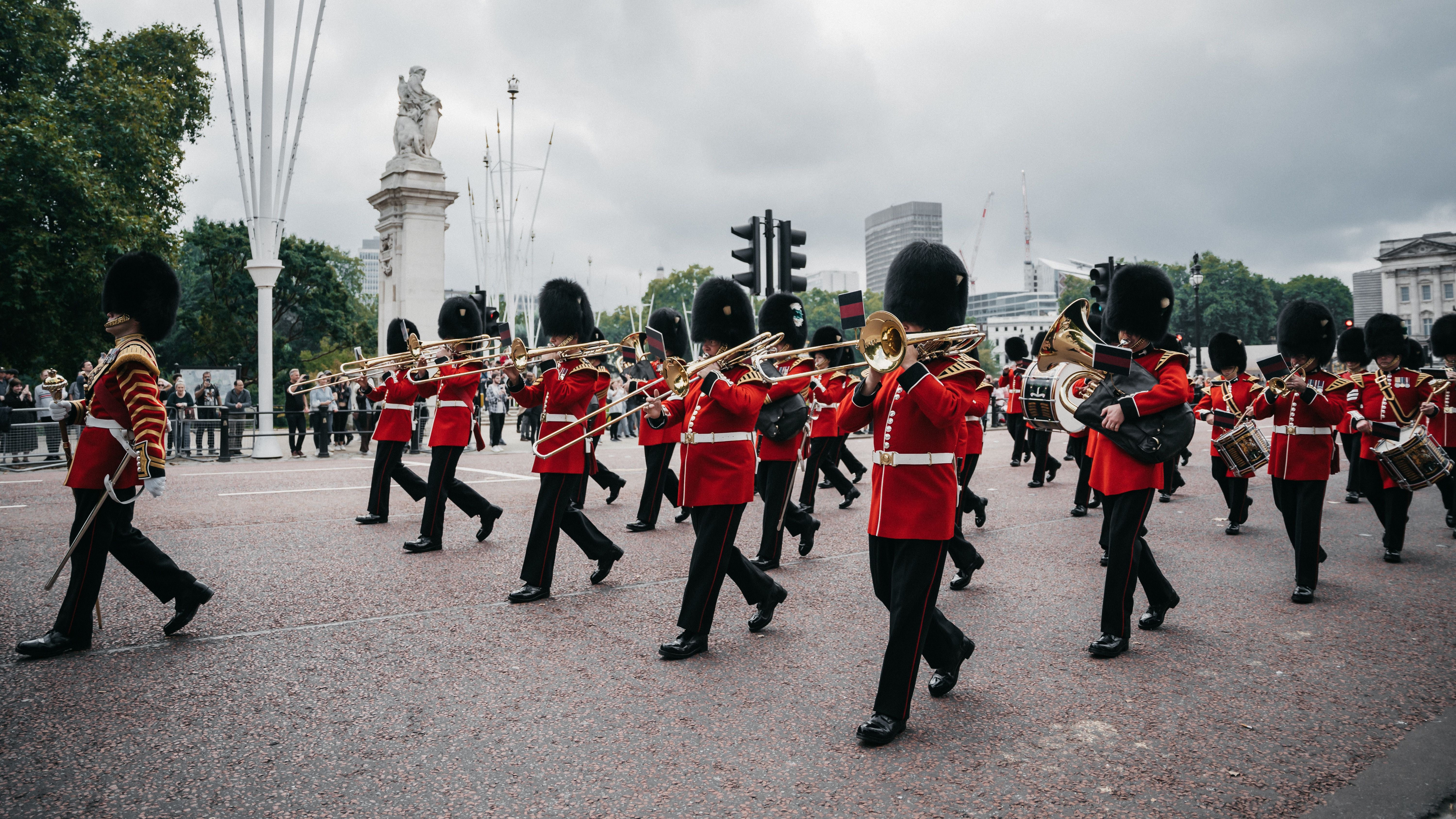 Foto de stock gratuita sobre banda, ceremonia, de marcha, gente ...