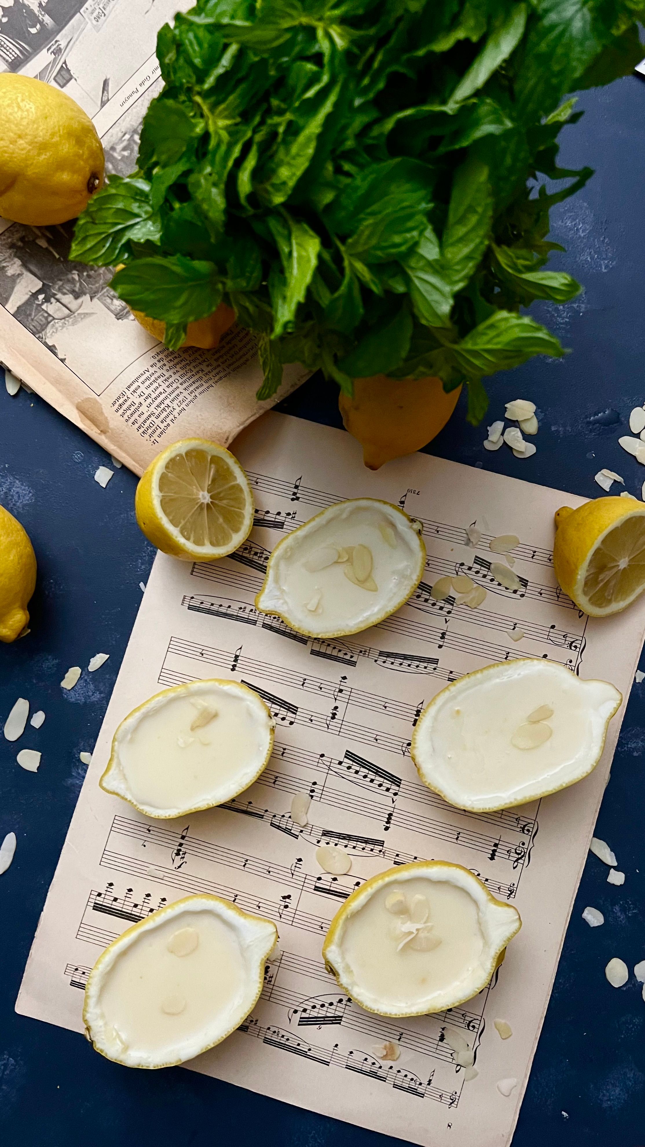 Lemons on Notes · Free Stock Photo