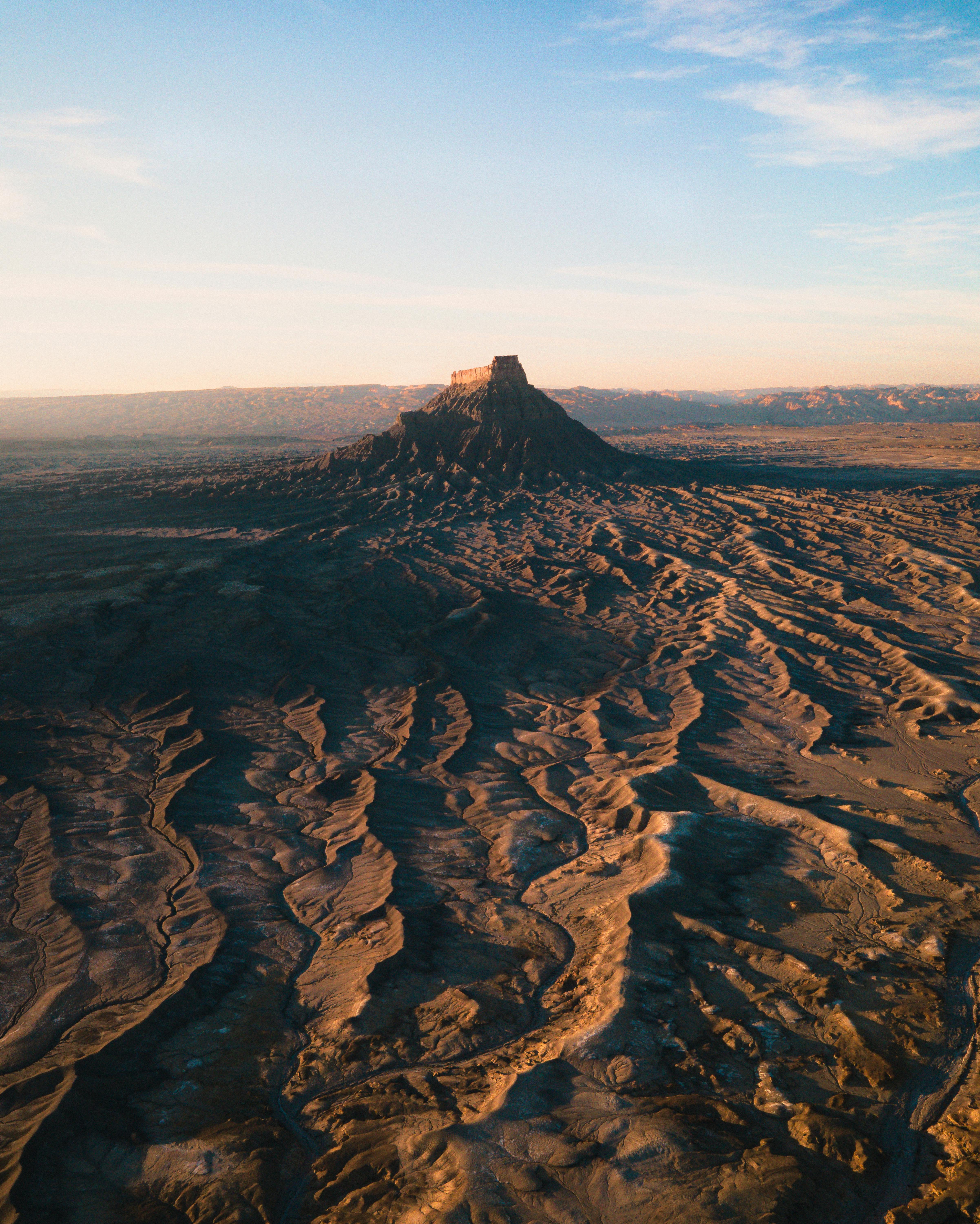 View of Factory Butte at Sunset, Wayne County, Utah, USA · Free Stock Photo