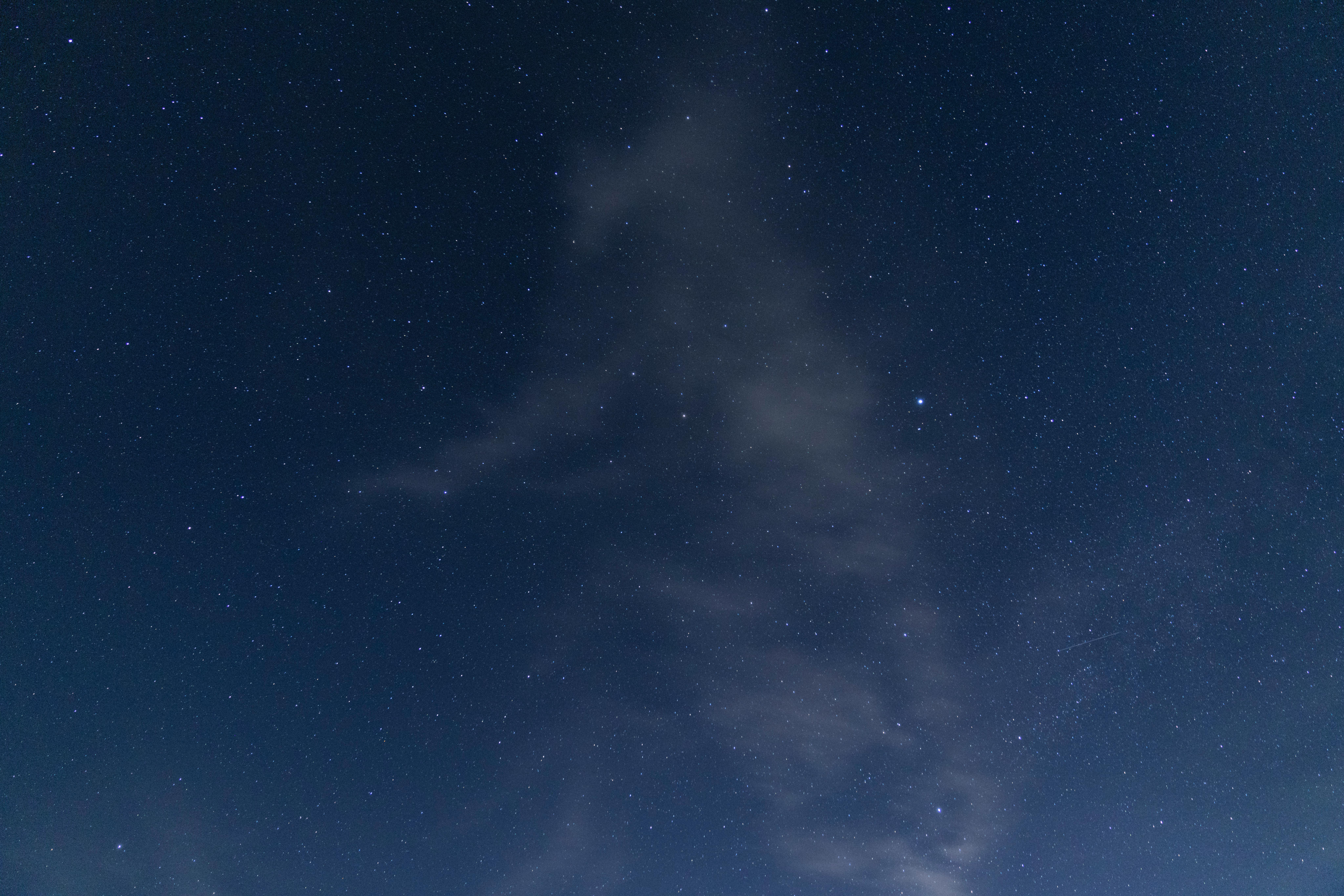 Starry Night Sky with a Cloud · Free Stock Photo