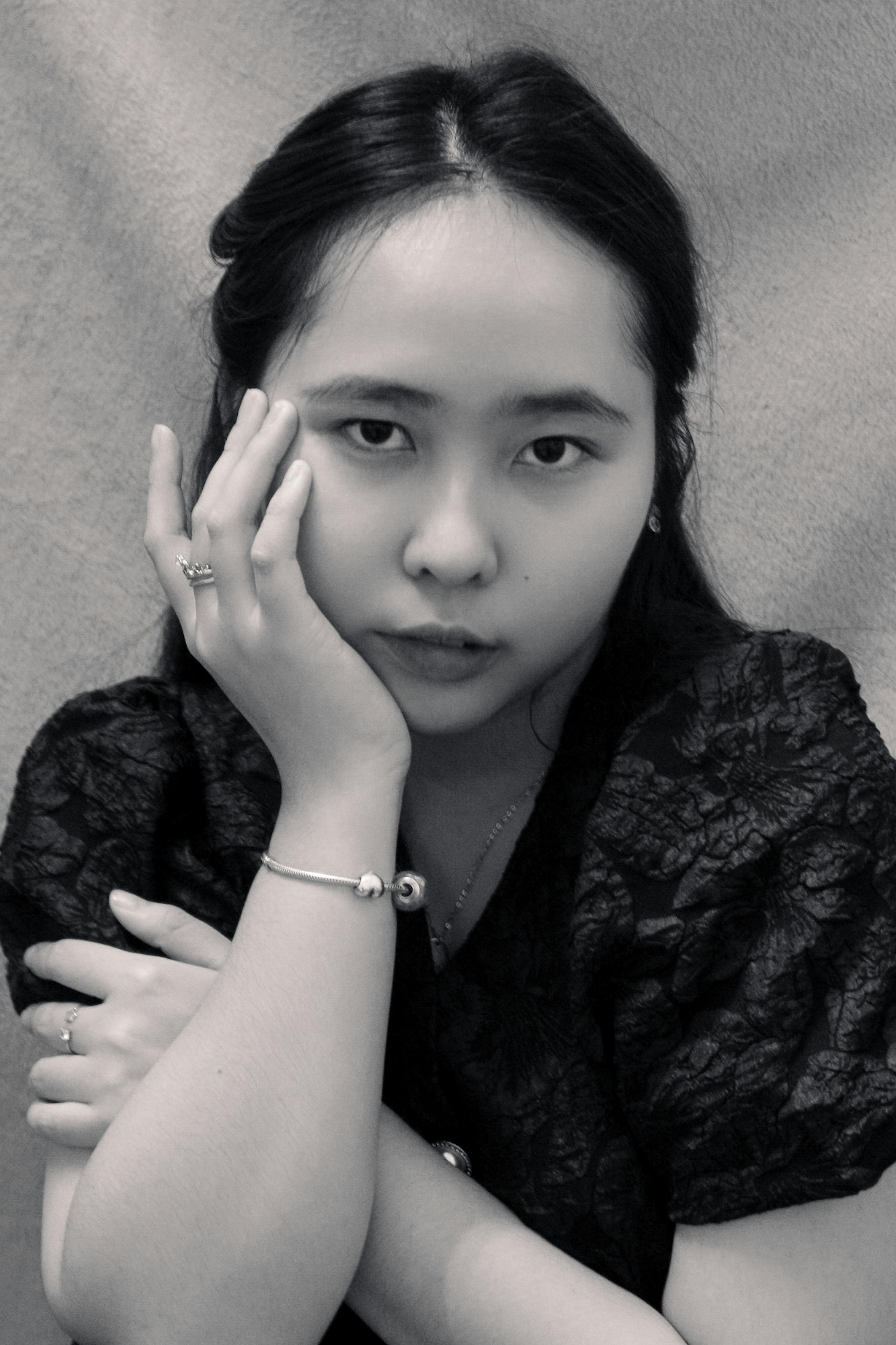 A Woman Screaming with Red Powder on Her Face · Free Stock Photo