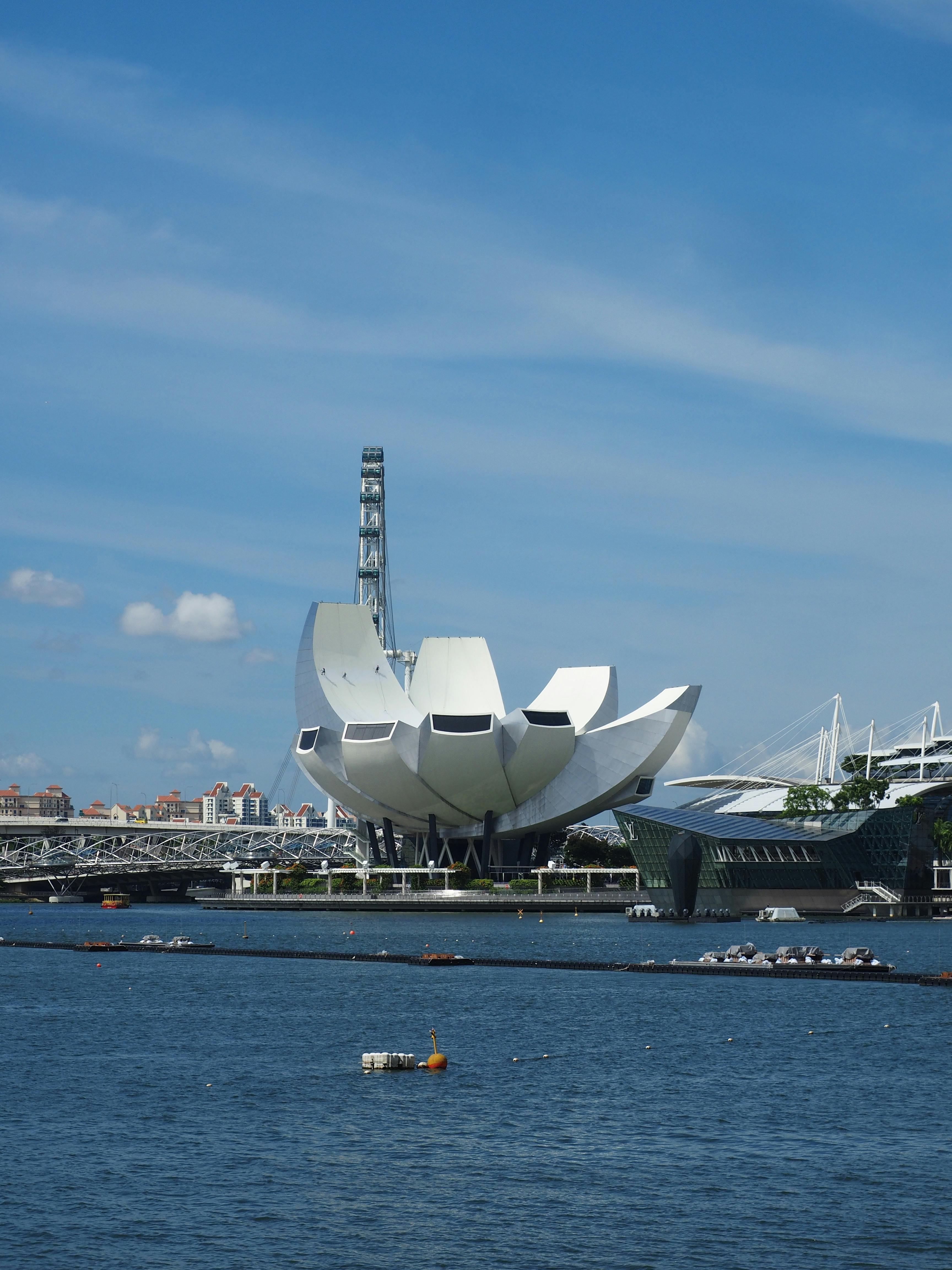 Marina Bay Sands Observation Deck Beside the Artscience Museum in ...