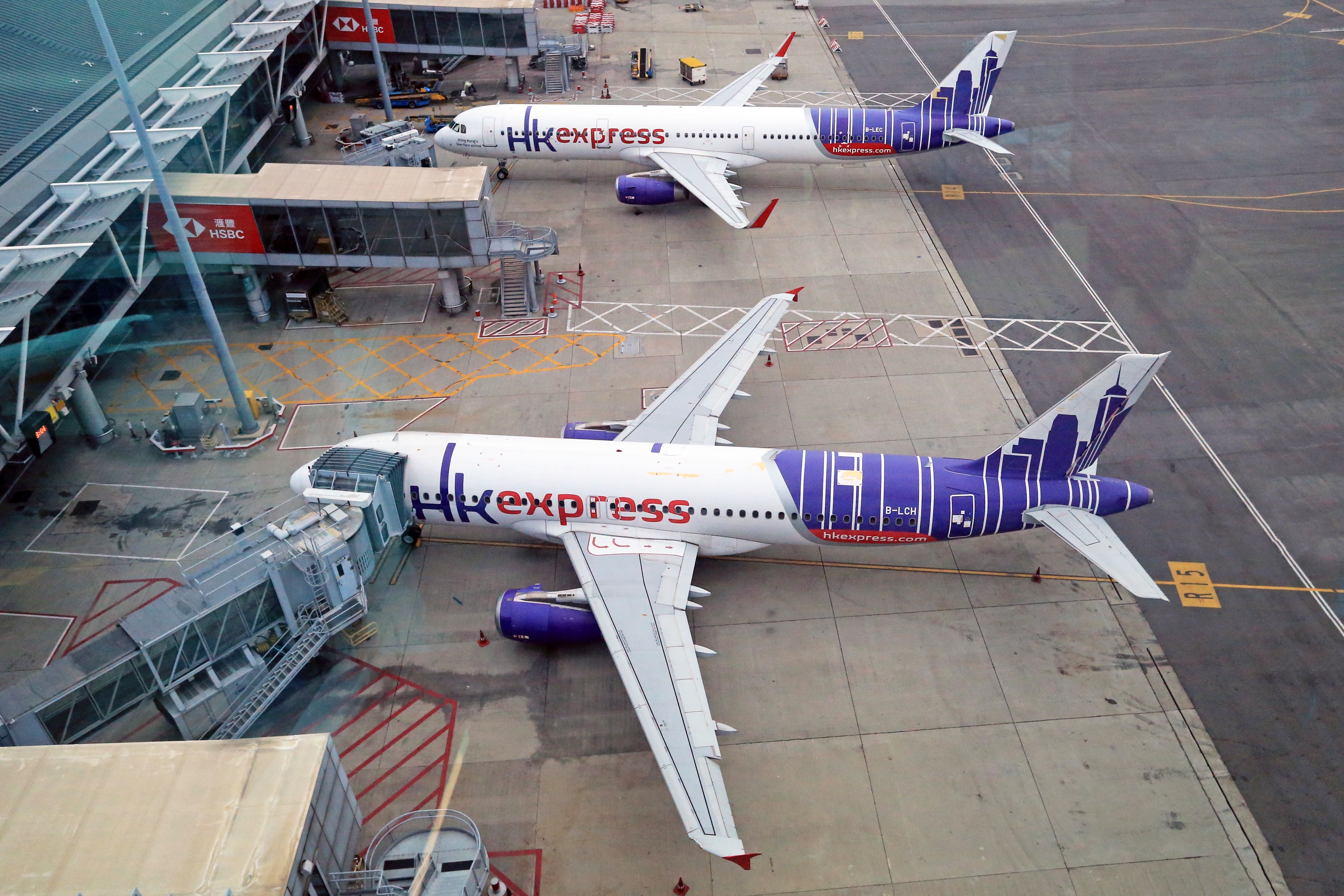 Airplanes at an Airport · Free Stock Photo