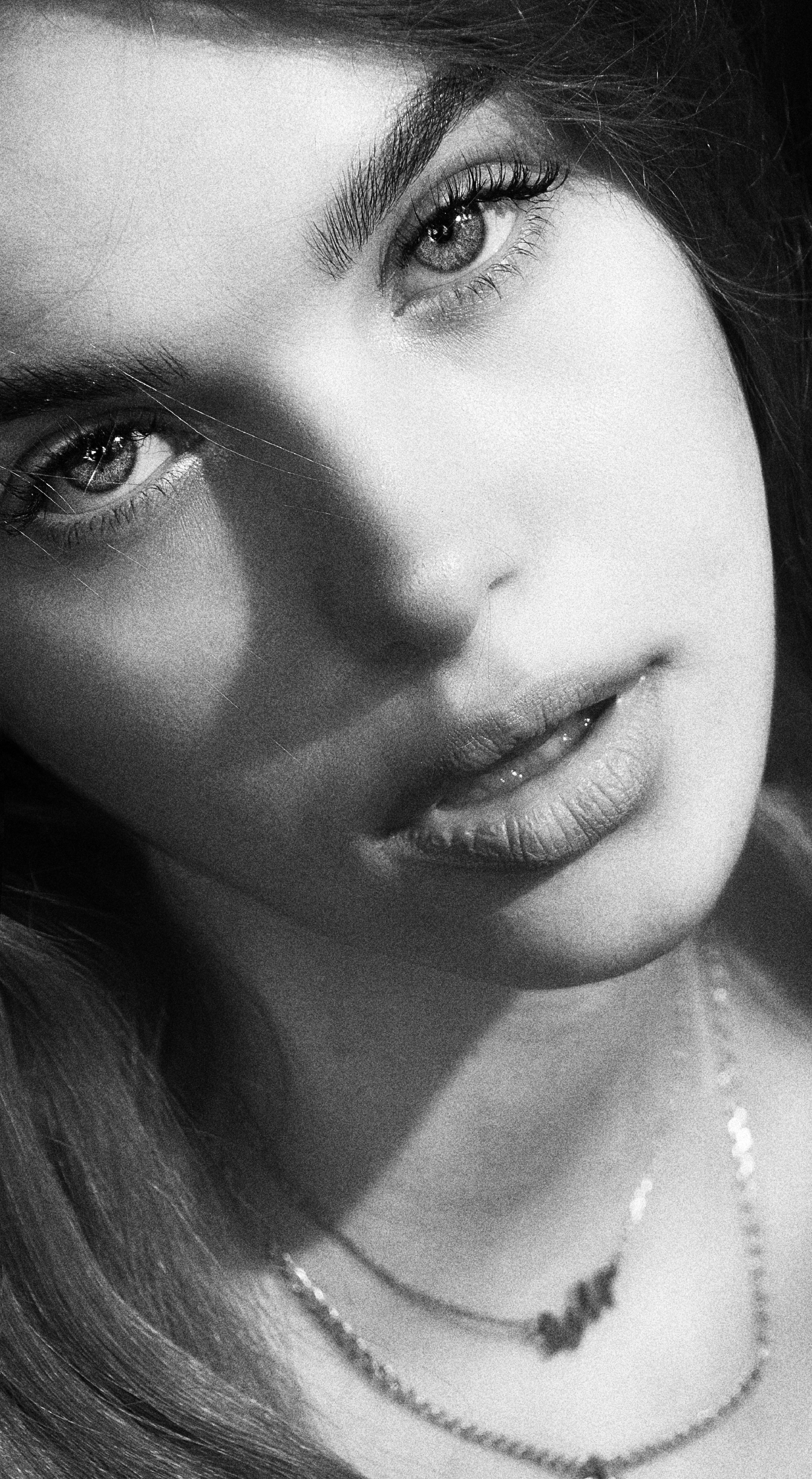 Model in Black and White · Free Stock Photo