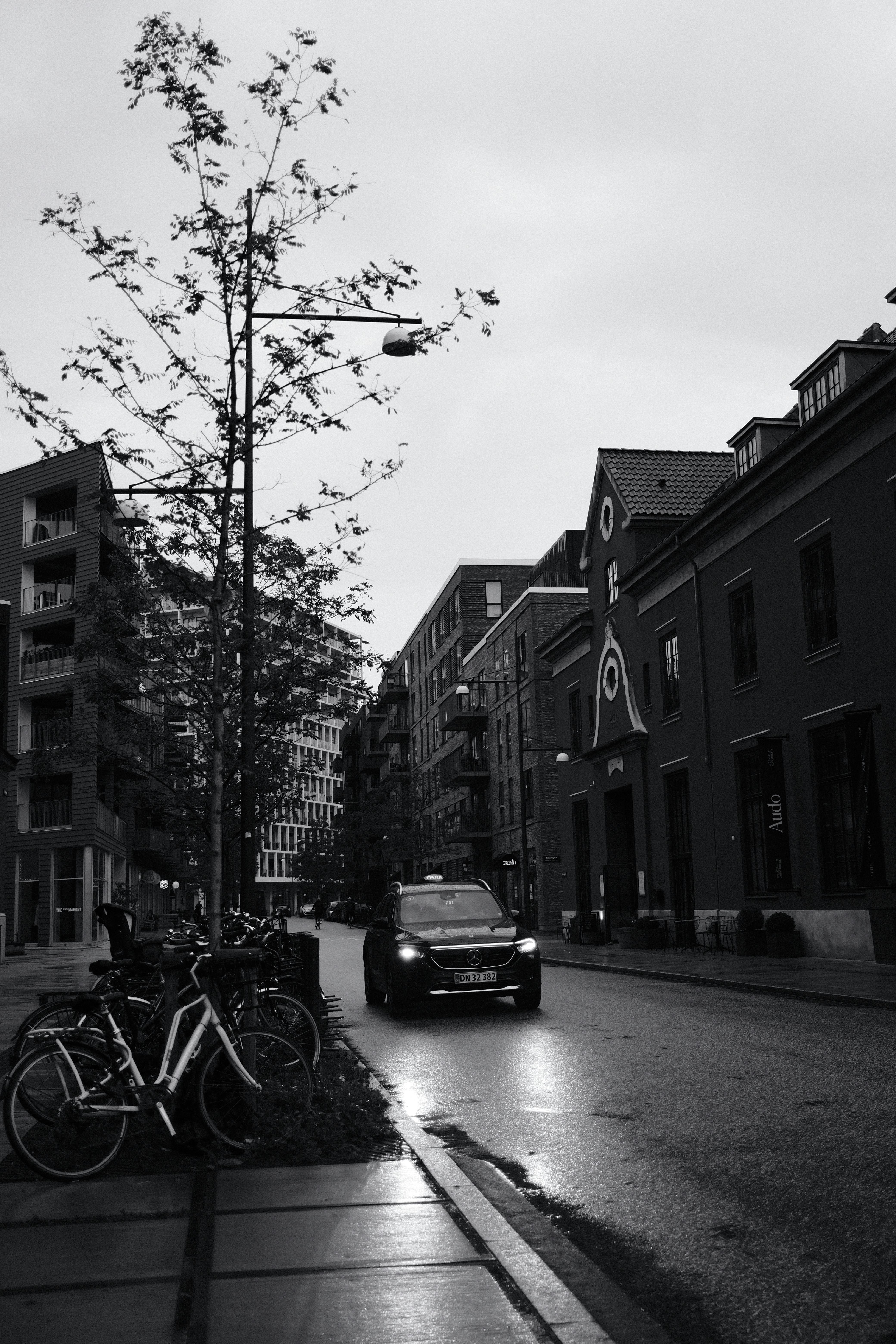 Street & car · Free Stock Photo