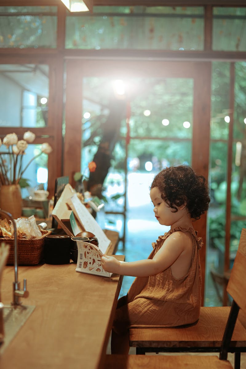 Kid Looking Over Counter Photos, Download The BEST Free Kid Looking ...