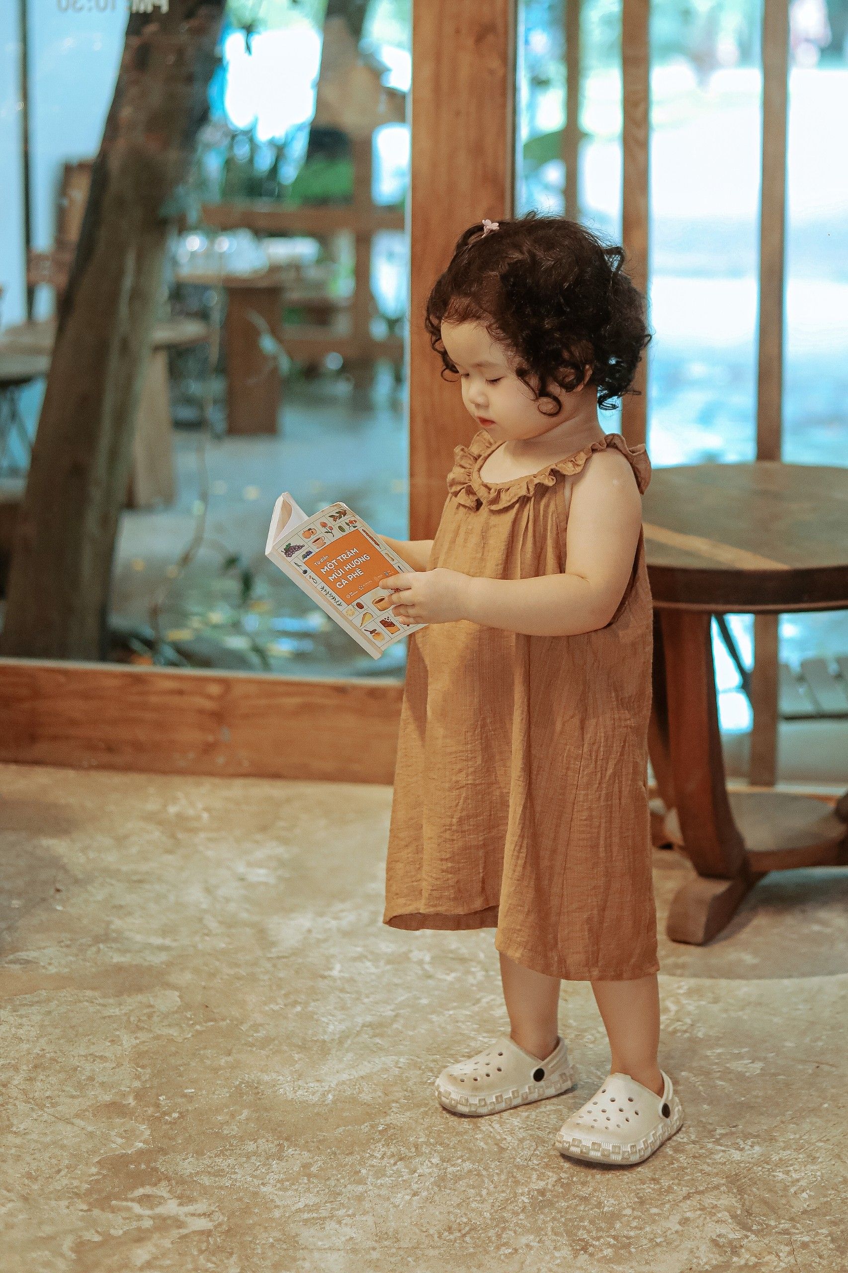 Open Book Standing Photos, Download The BEST Free Open Book Standing ...