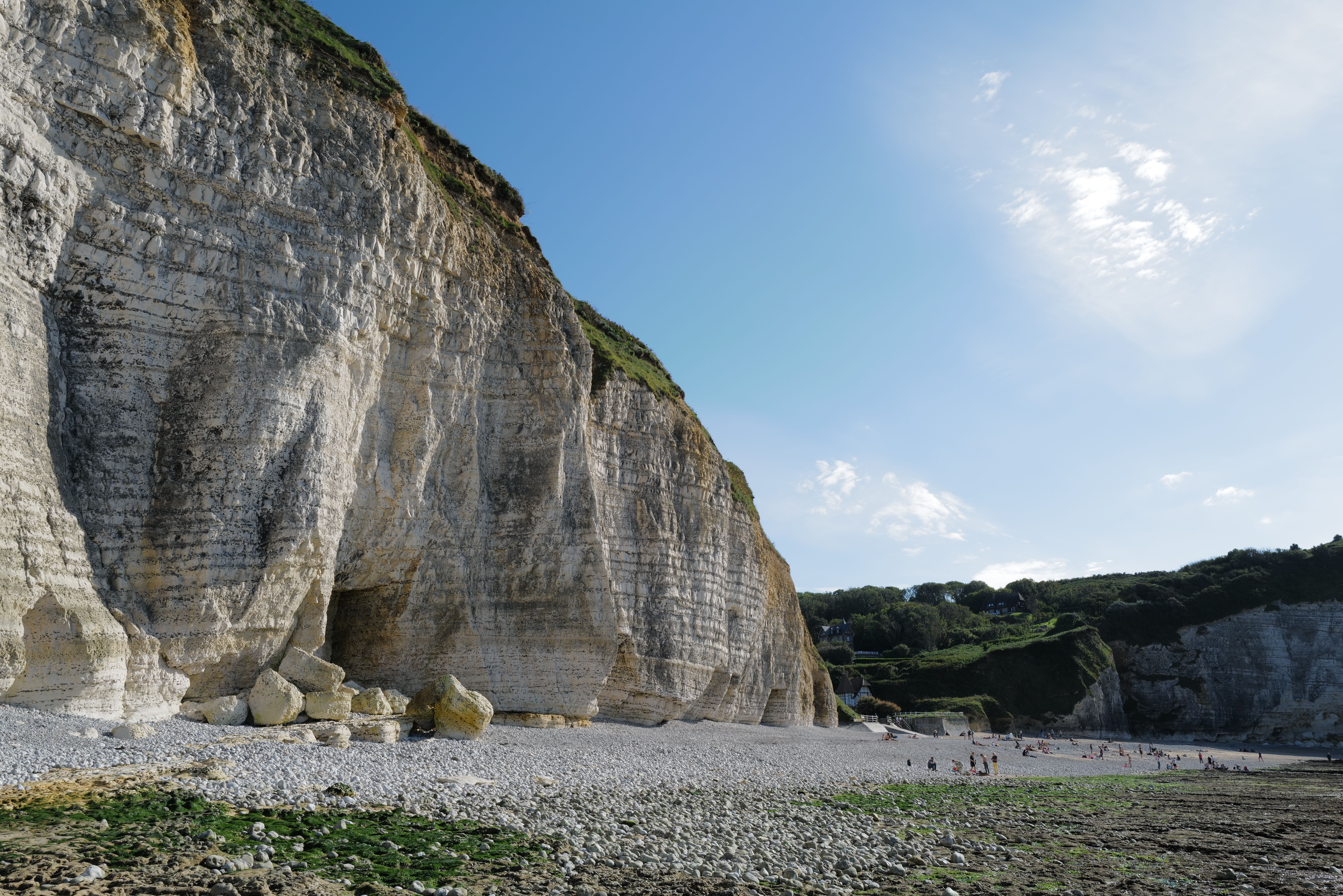 Cliff along Beach · Free Stock Photo