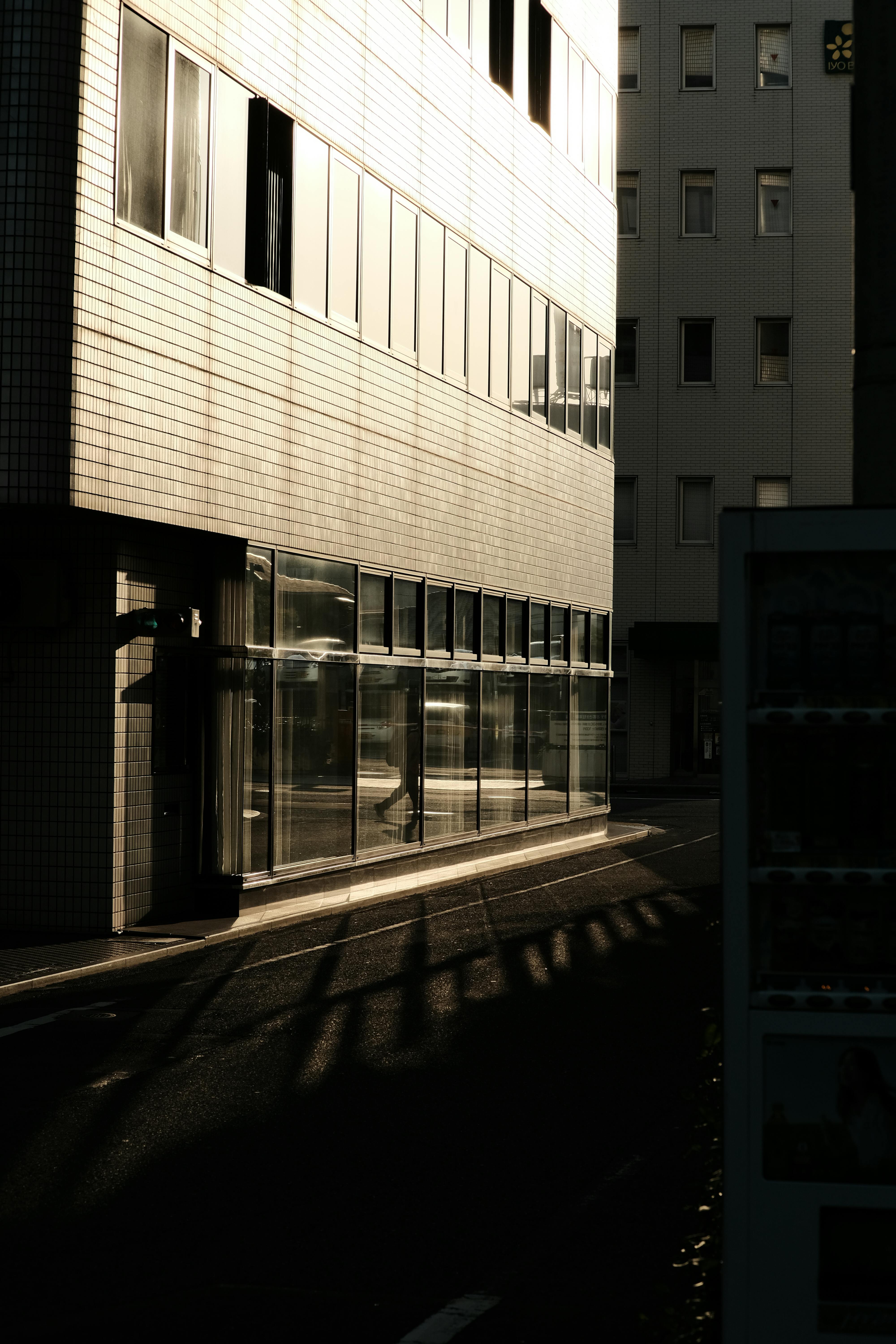 Buildings near Street · Free Stock Photo