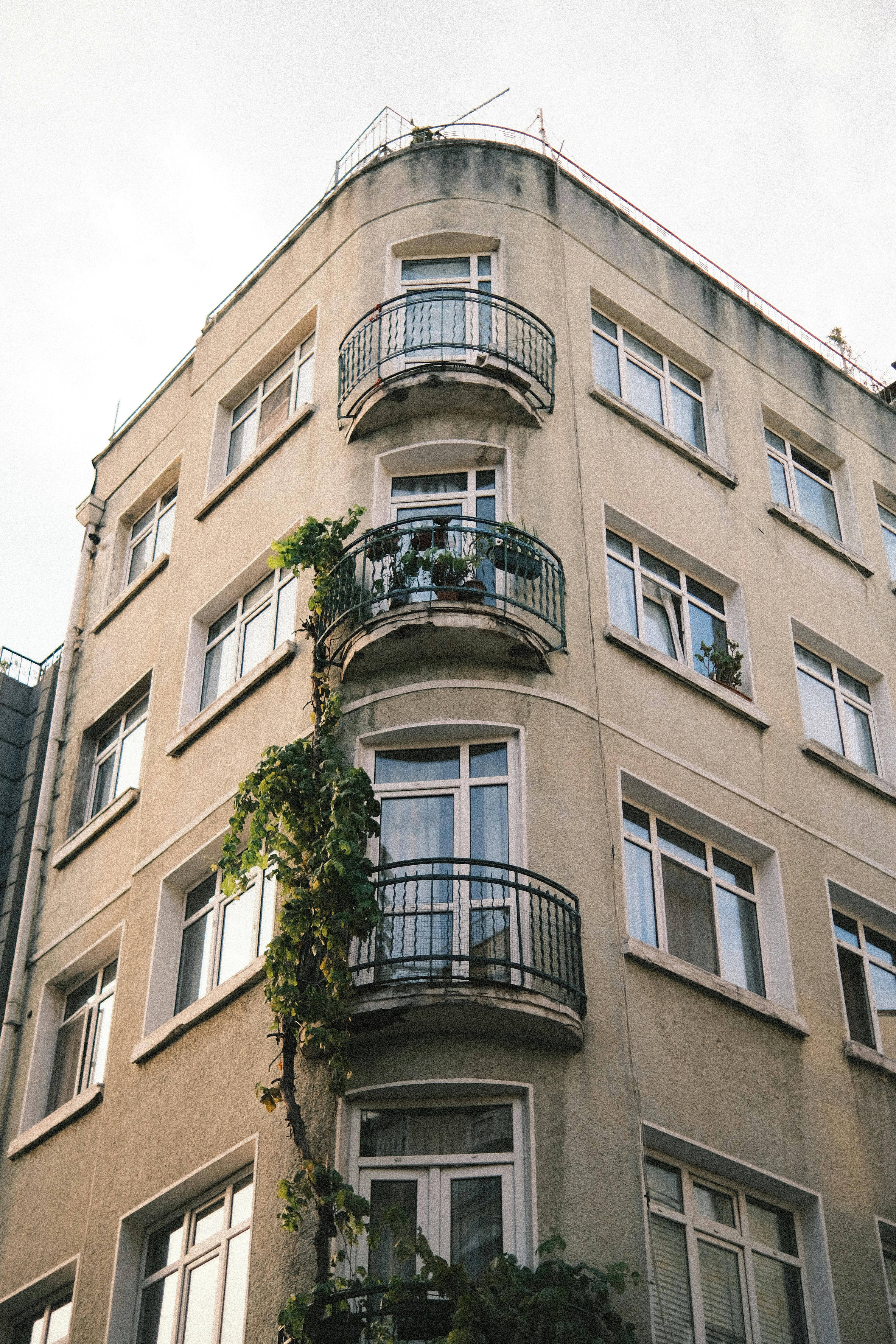 Corner of Building with Apartments · Free Stock Photo