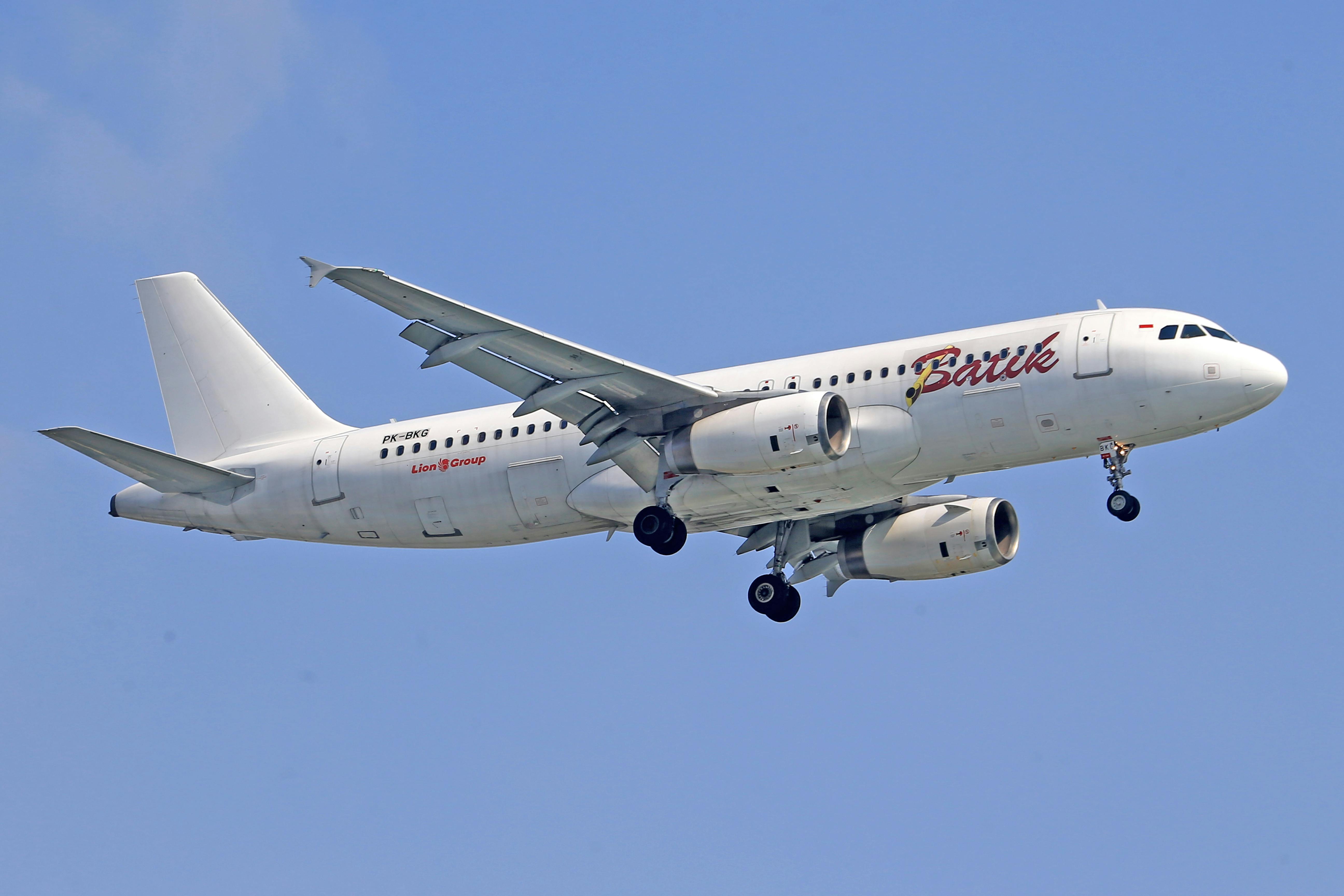 White and Red Plane · Free Stock Photo