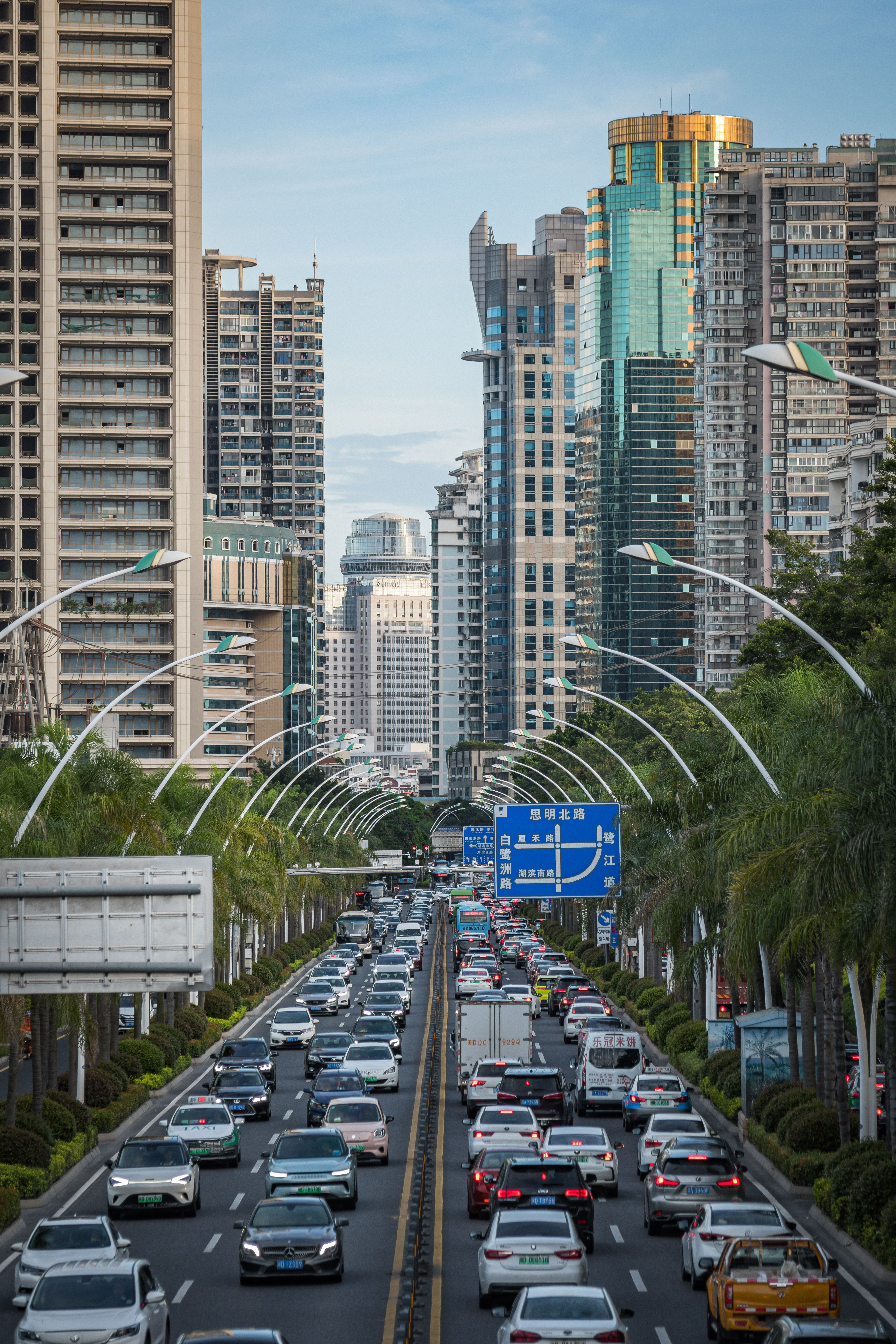 Traffic on Street in City · Free Stock Photo