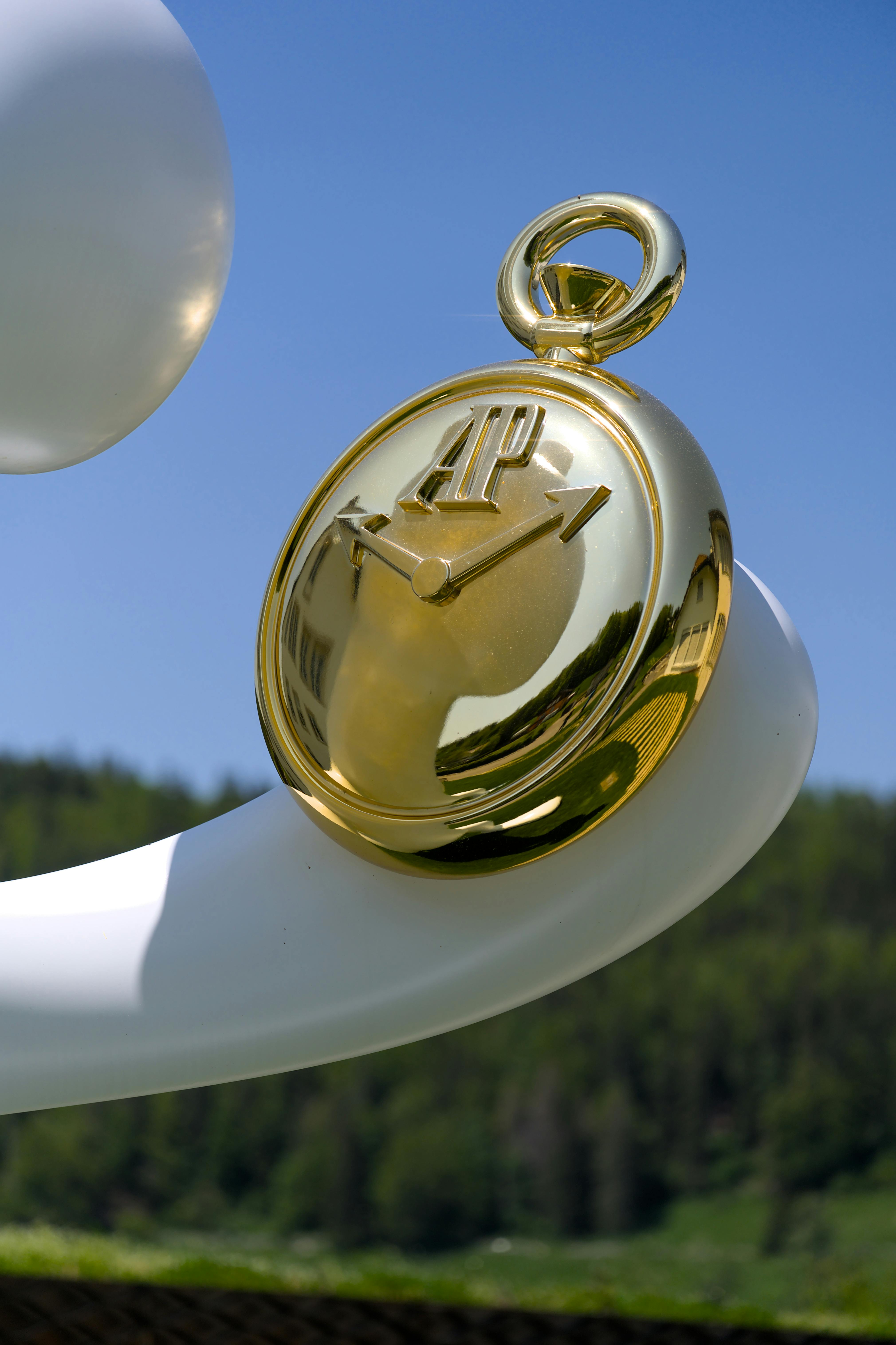 Retro Style Pocket Watch · Free Stock Photo