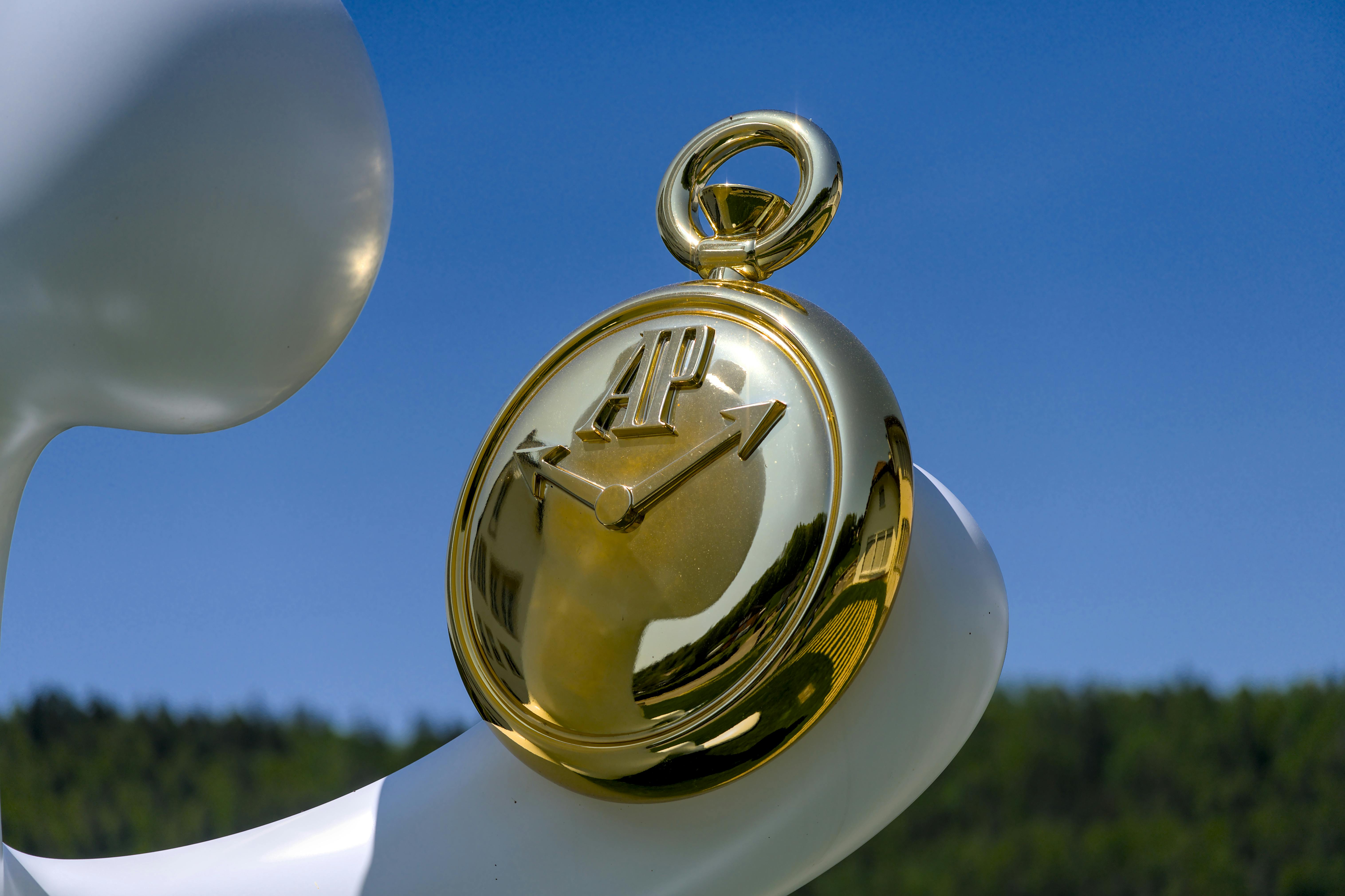 Close up of Golden Clock Statue · Free Stock Photo