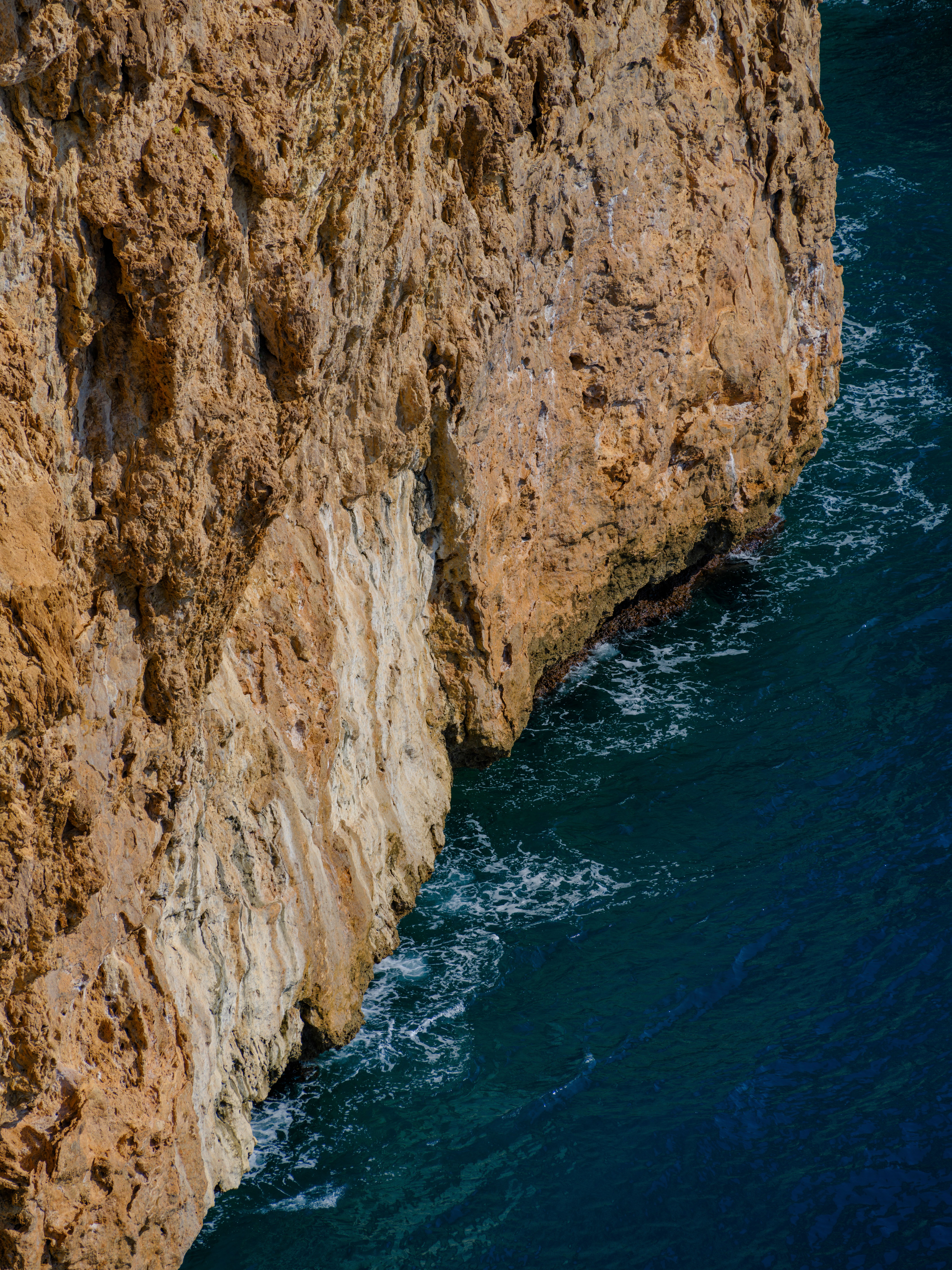 Brown Cliff on Seashore · Free Stock Photo