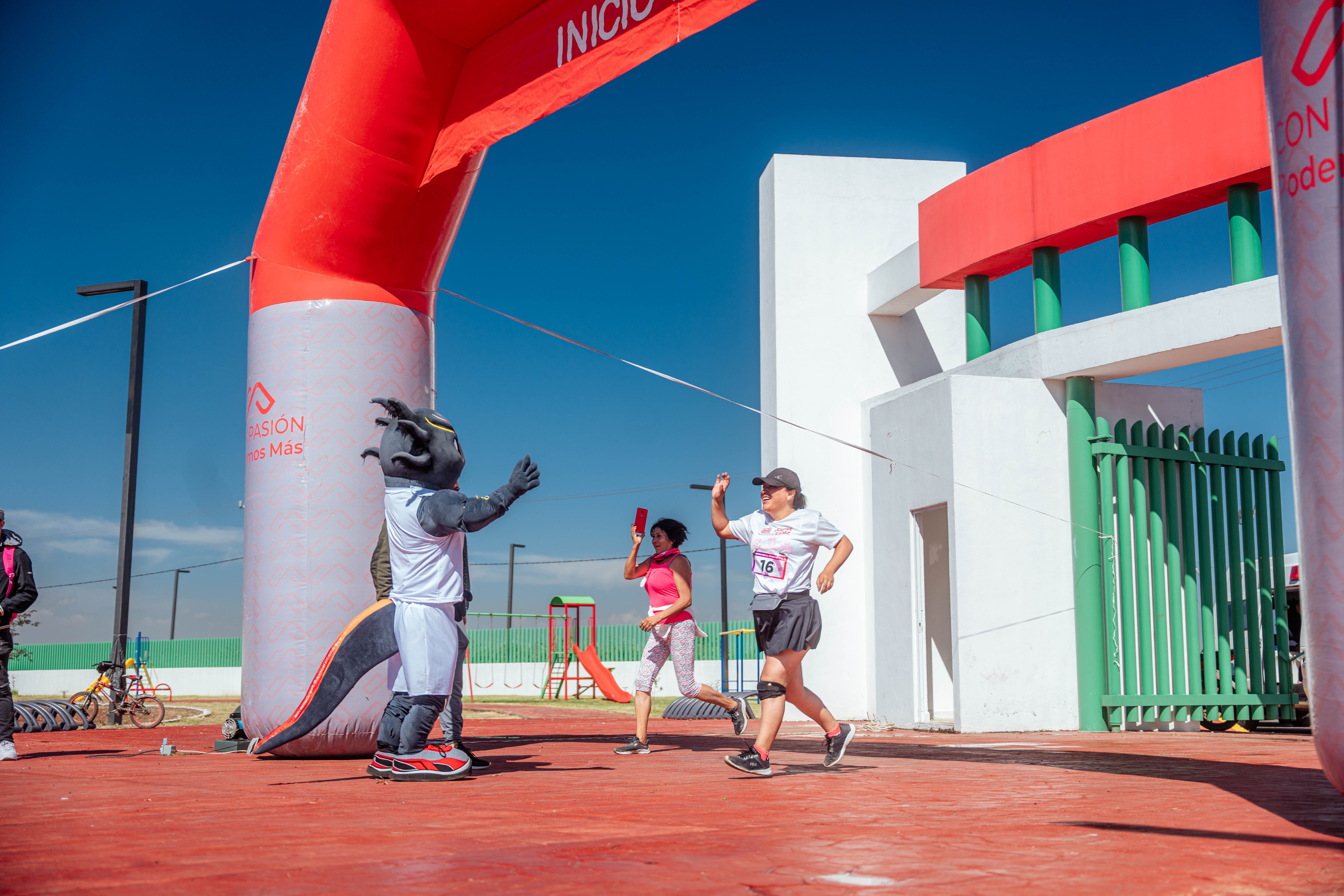 Women Posing with Mascot after Race · Free Stock Photo
