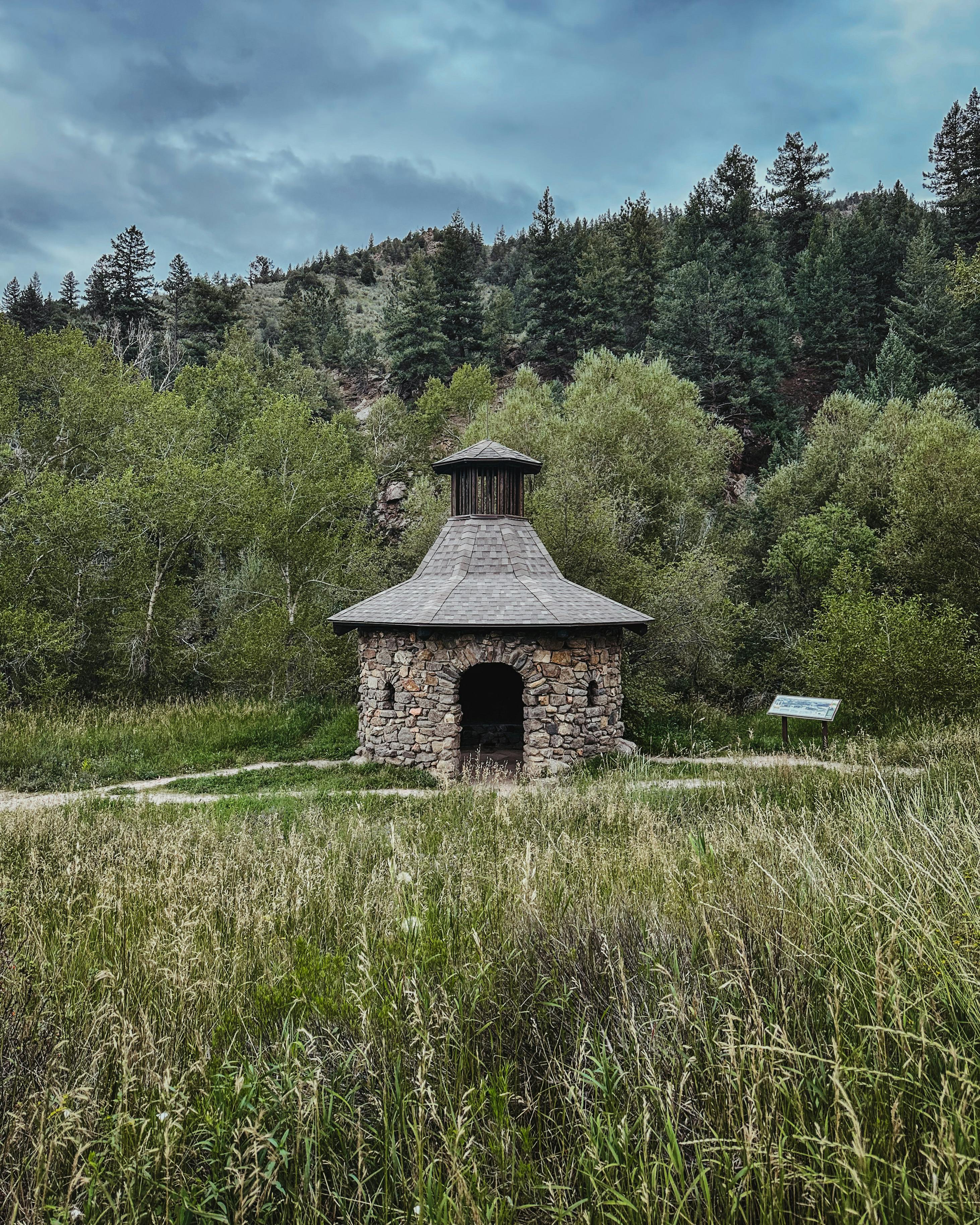 Old Stone Building in Field in Mountains Landscape · Free Stock Photo