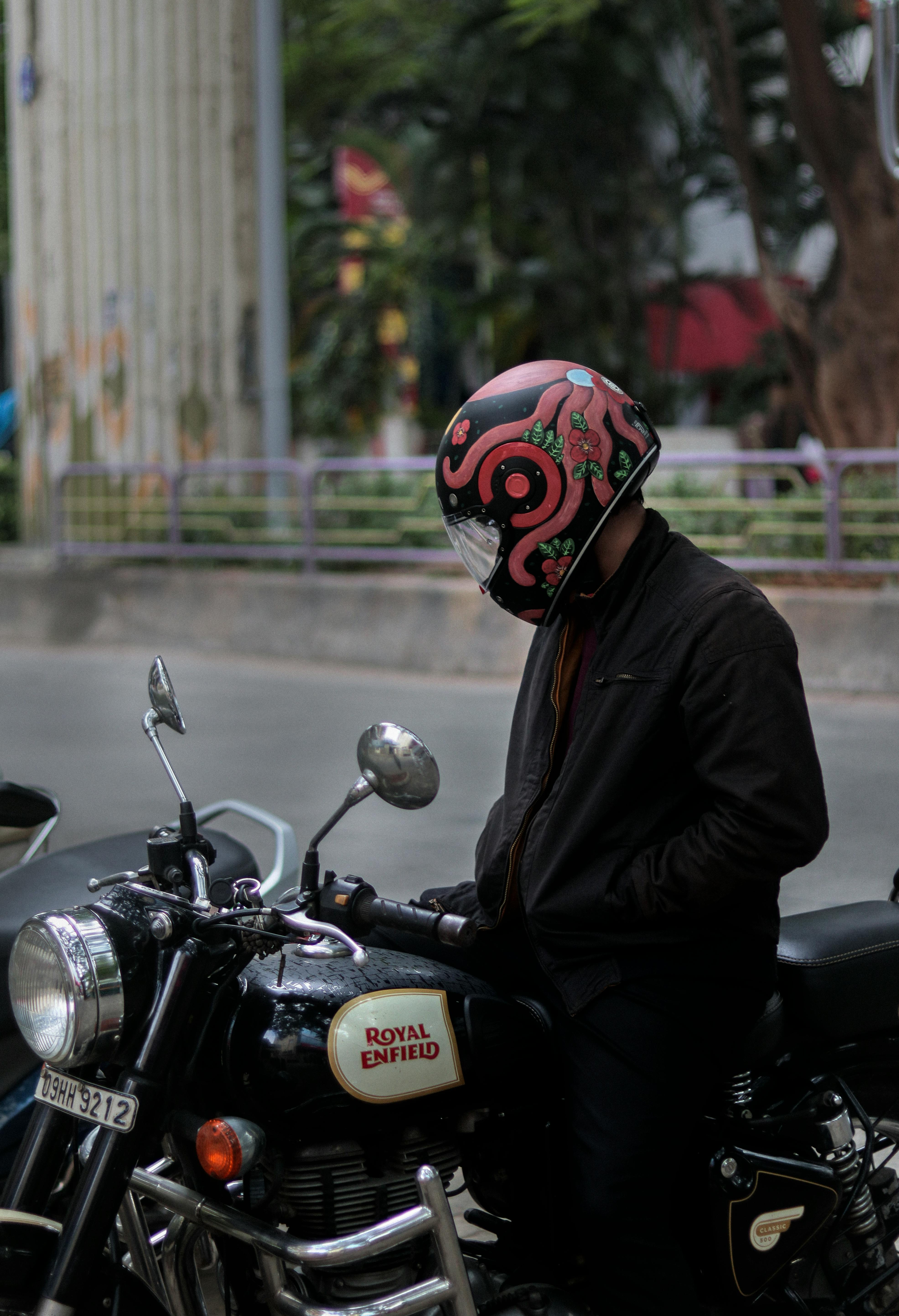 Royal Enfield Himalayan Motorbike · Free Stock Photo