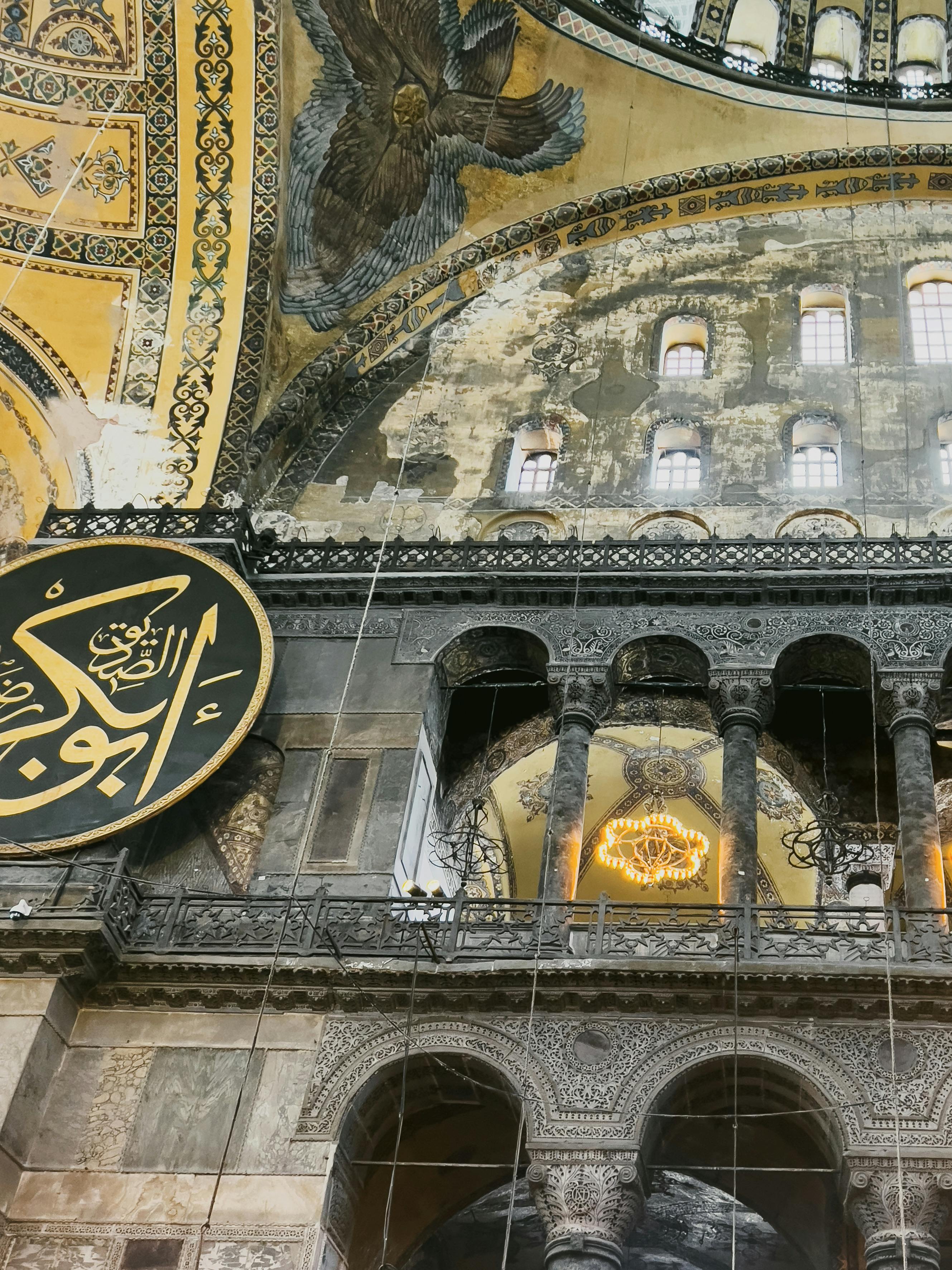 Ornate Walls of a Mosque Interior · Free Stock Photo