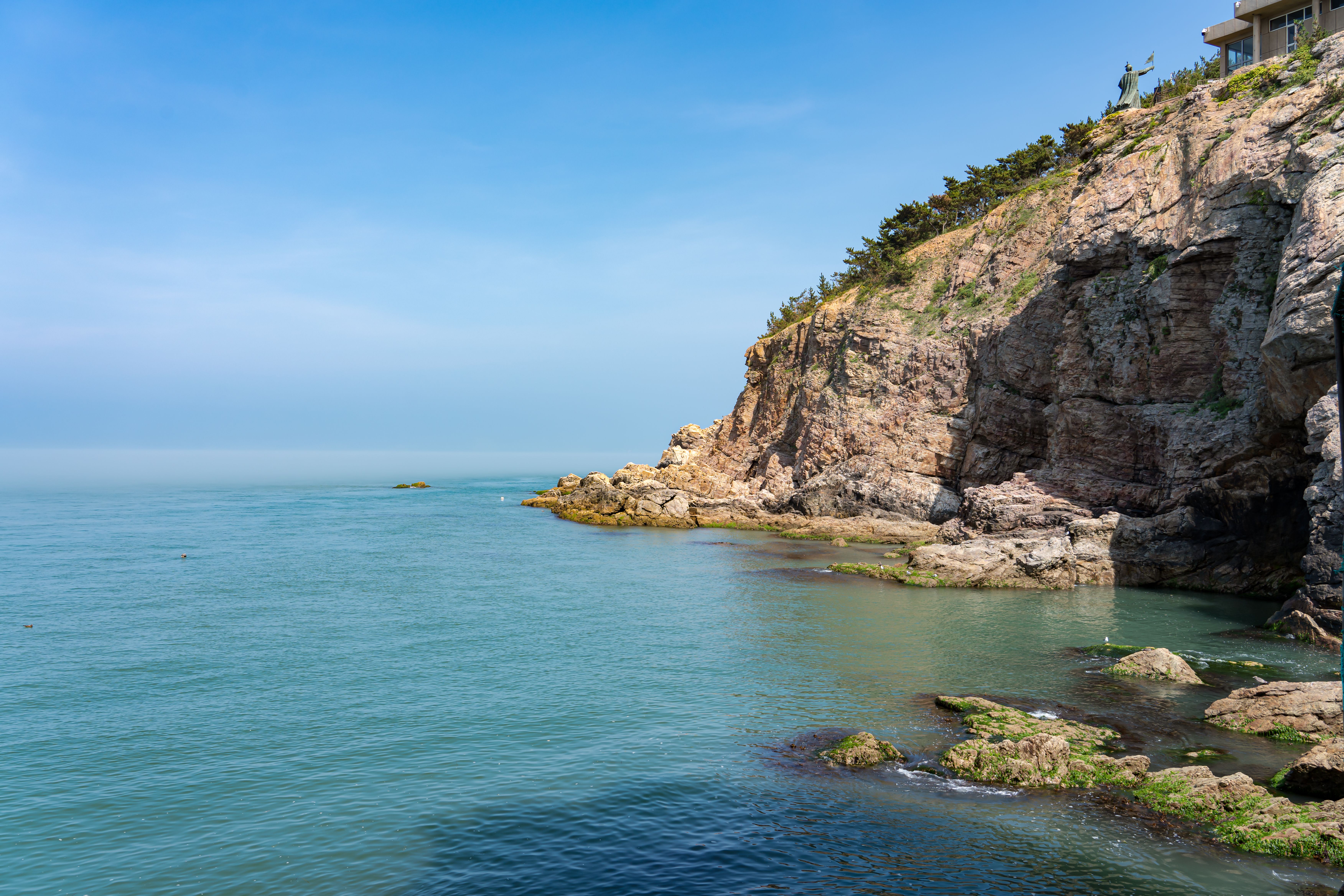 Rocky Cliff Over the Ocean · Free Stock Photo
