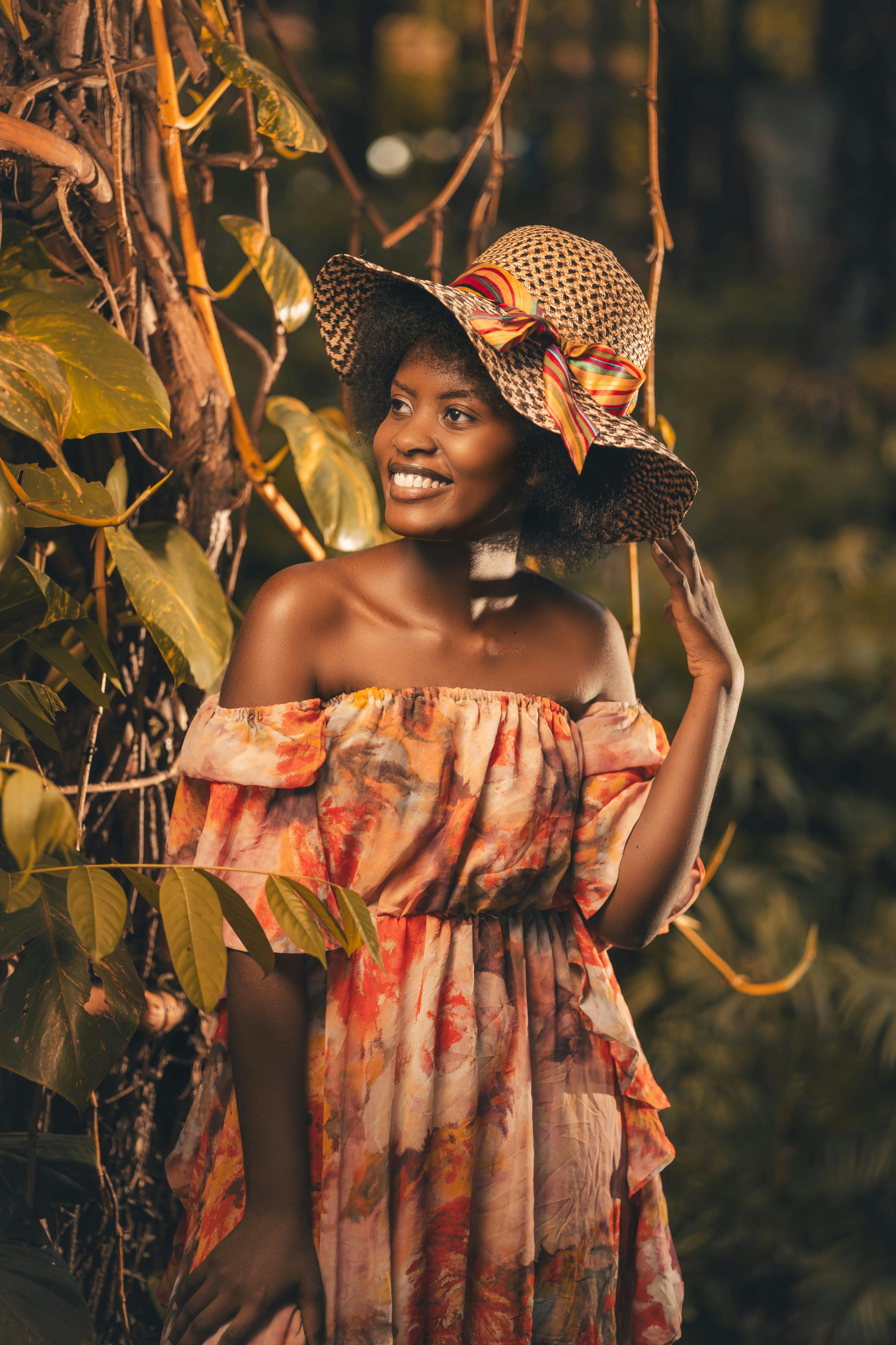 Women in the jungle · Free Stock Photo