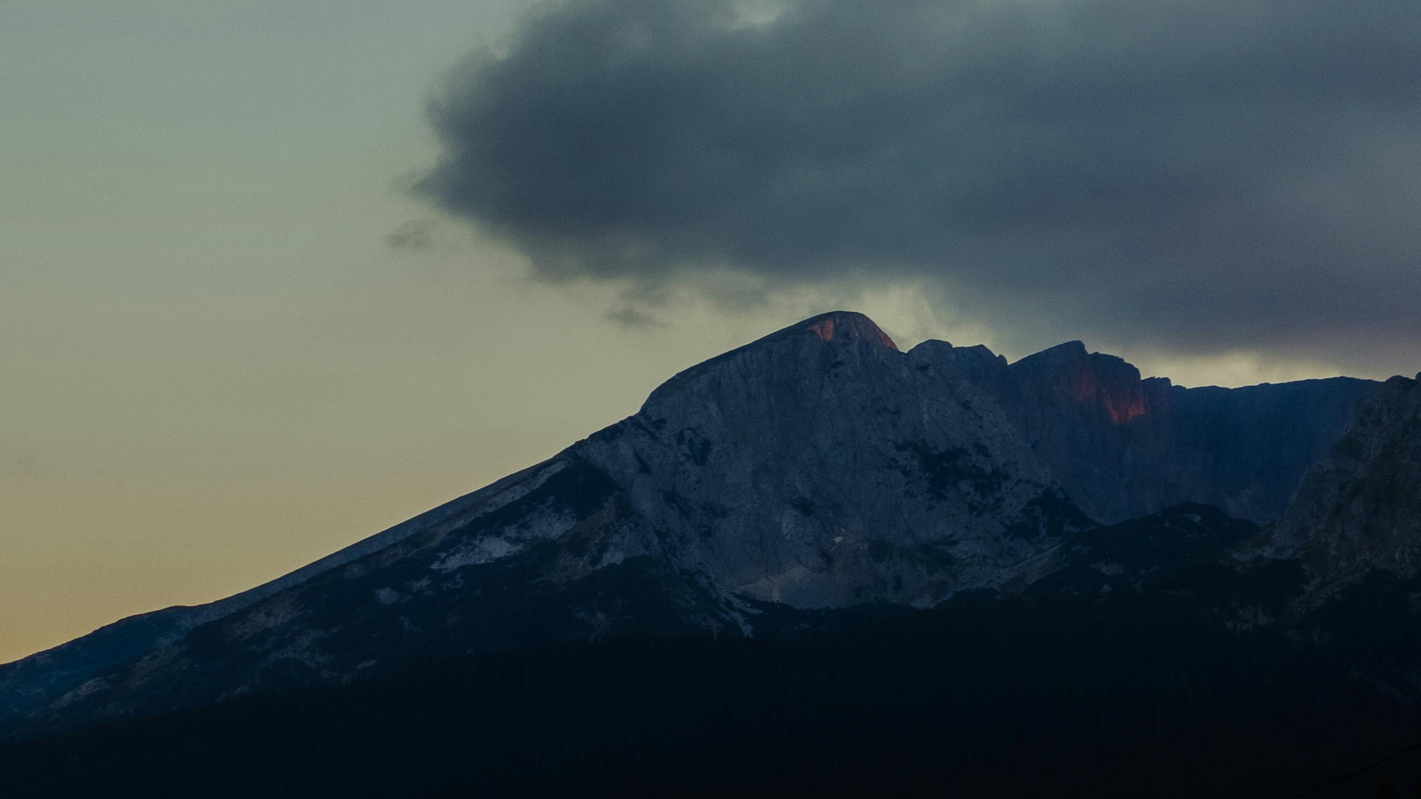 Rain Cloud over Mountain · Free Stock Photo