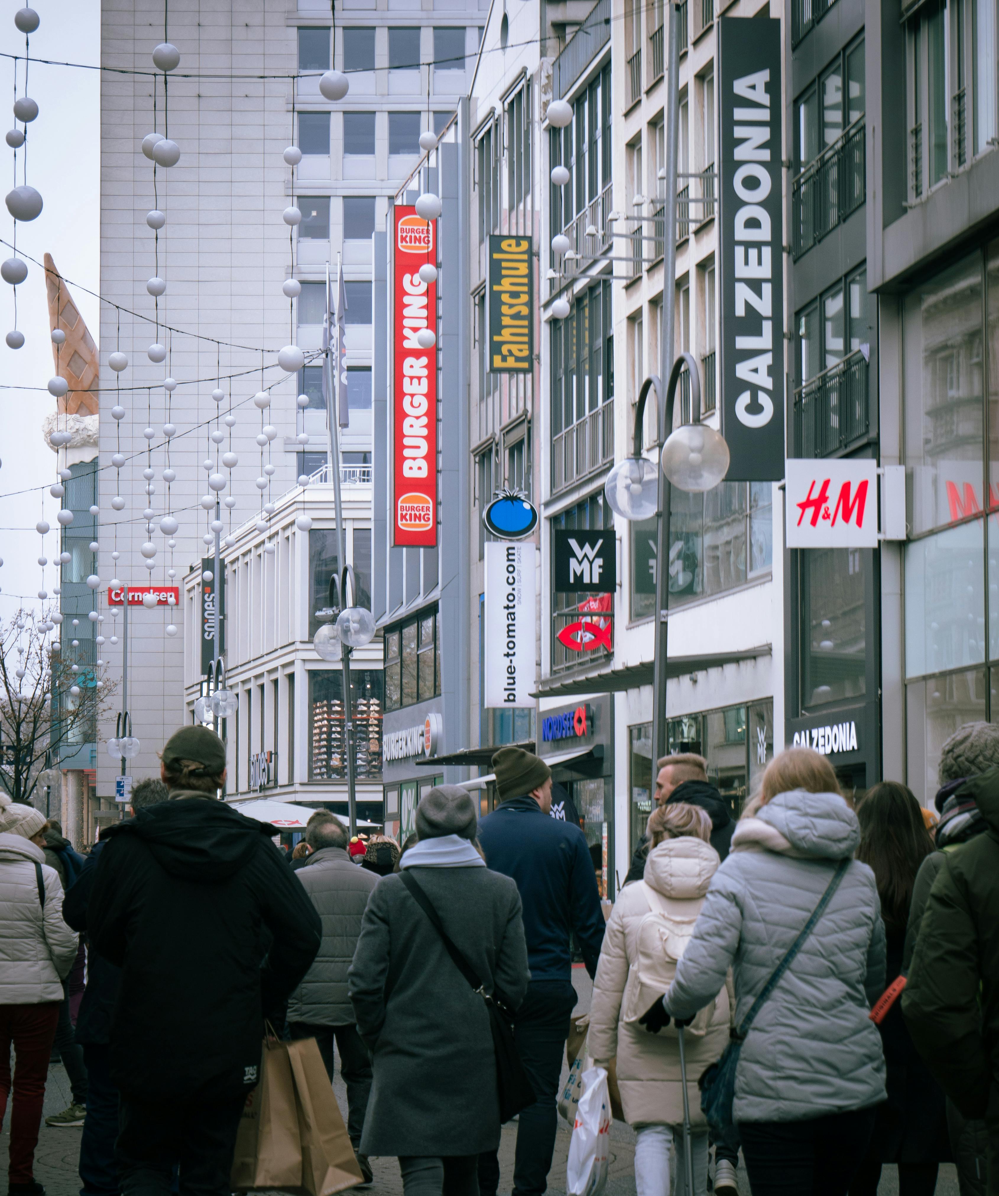 People Walking near Cafe in City · Free Stock Photo