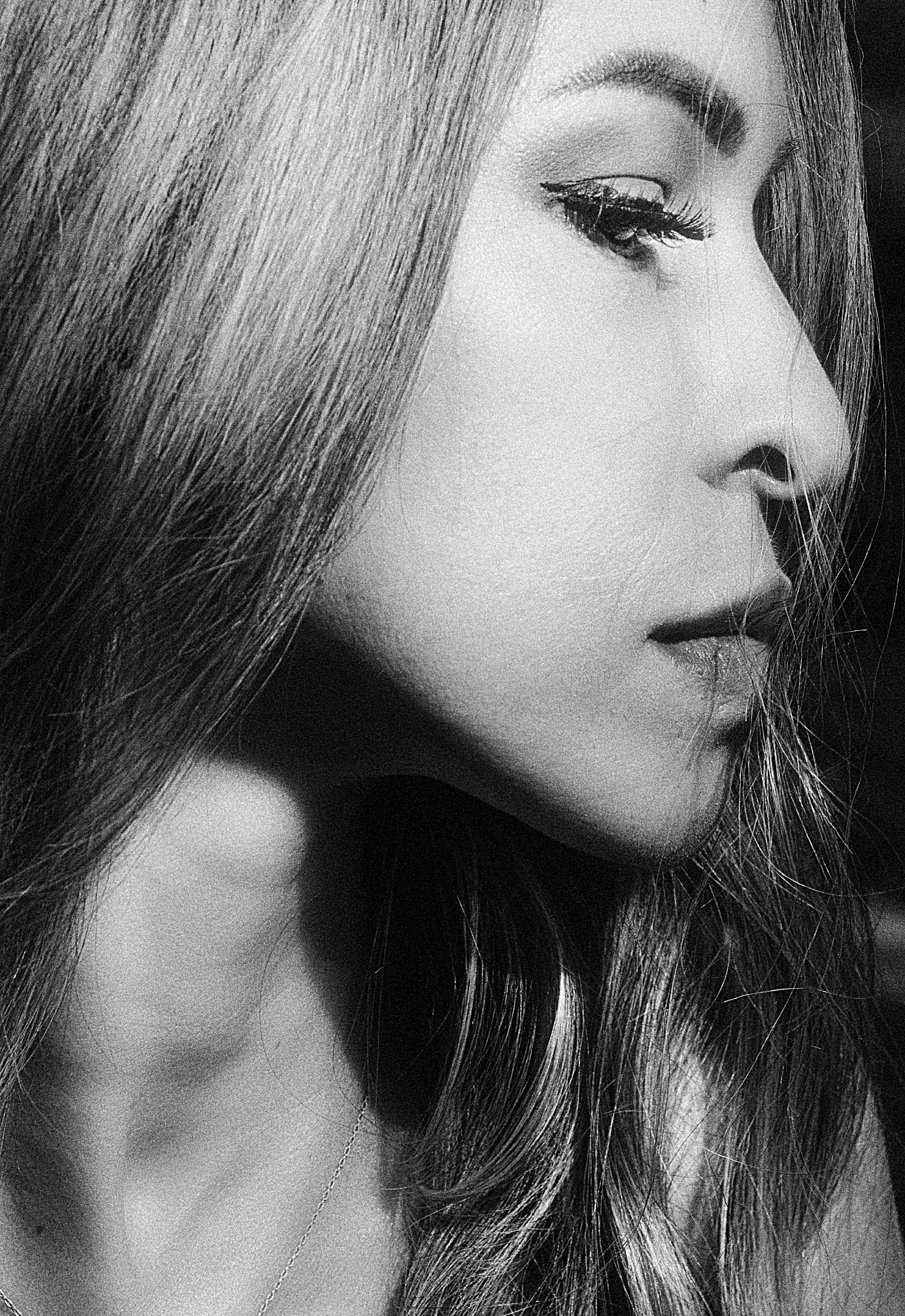 Black and White Side View of a Young Woman · Free Stock Photo