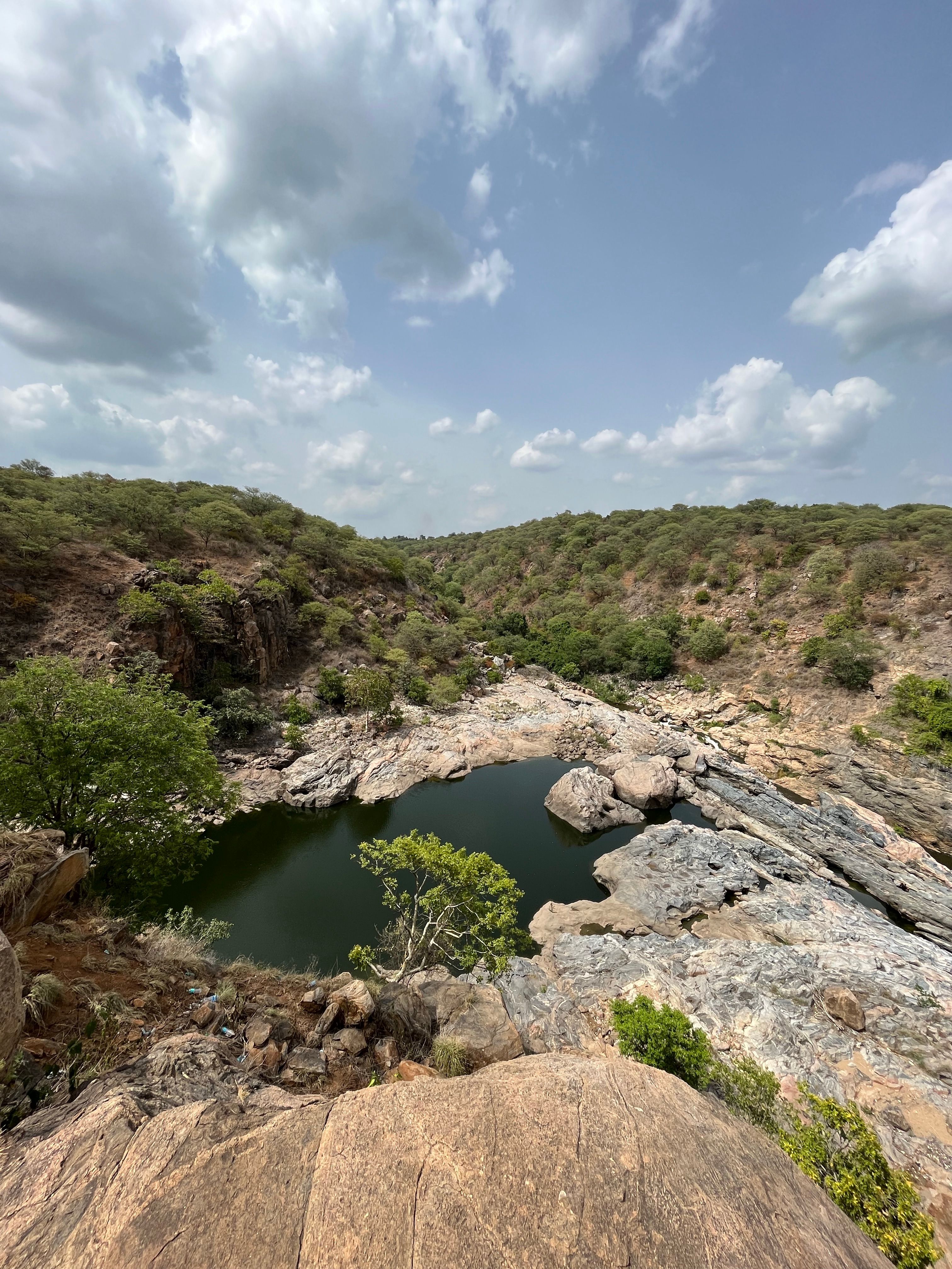 Lake and Rock Formation on the Lakeshore · Free Stock Photo