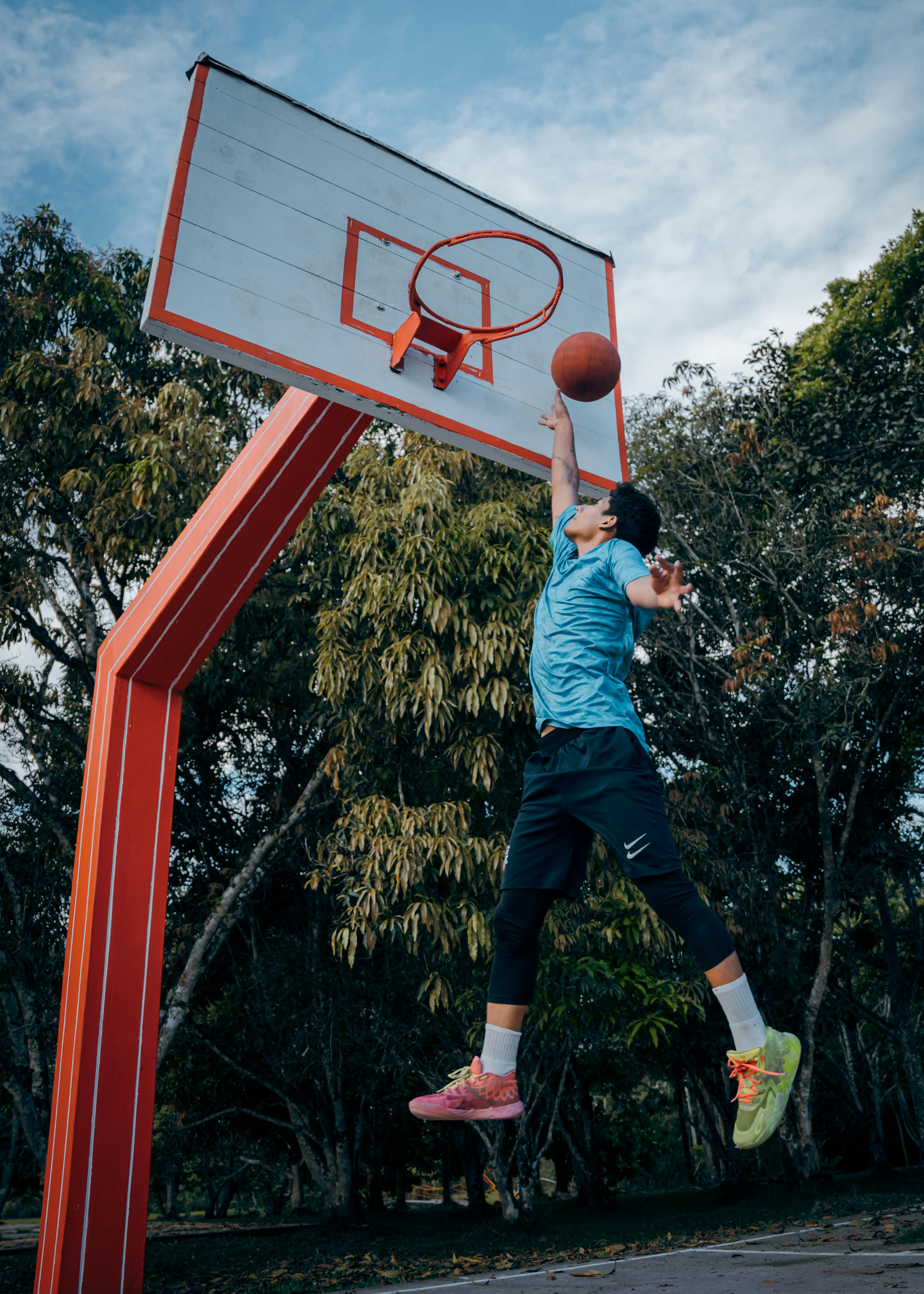 Man Dunking the Ball · Free Stock Photo