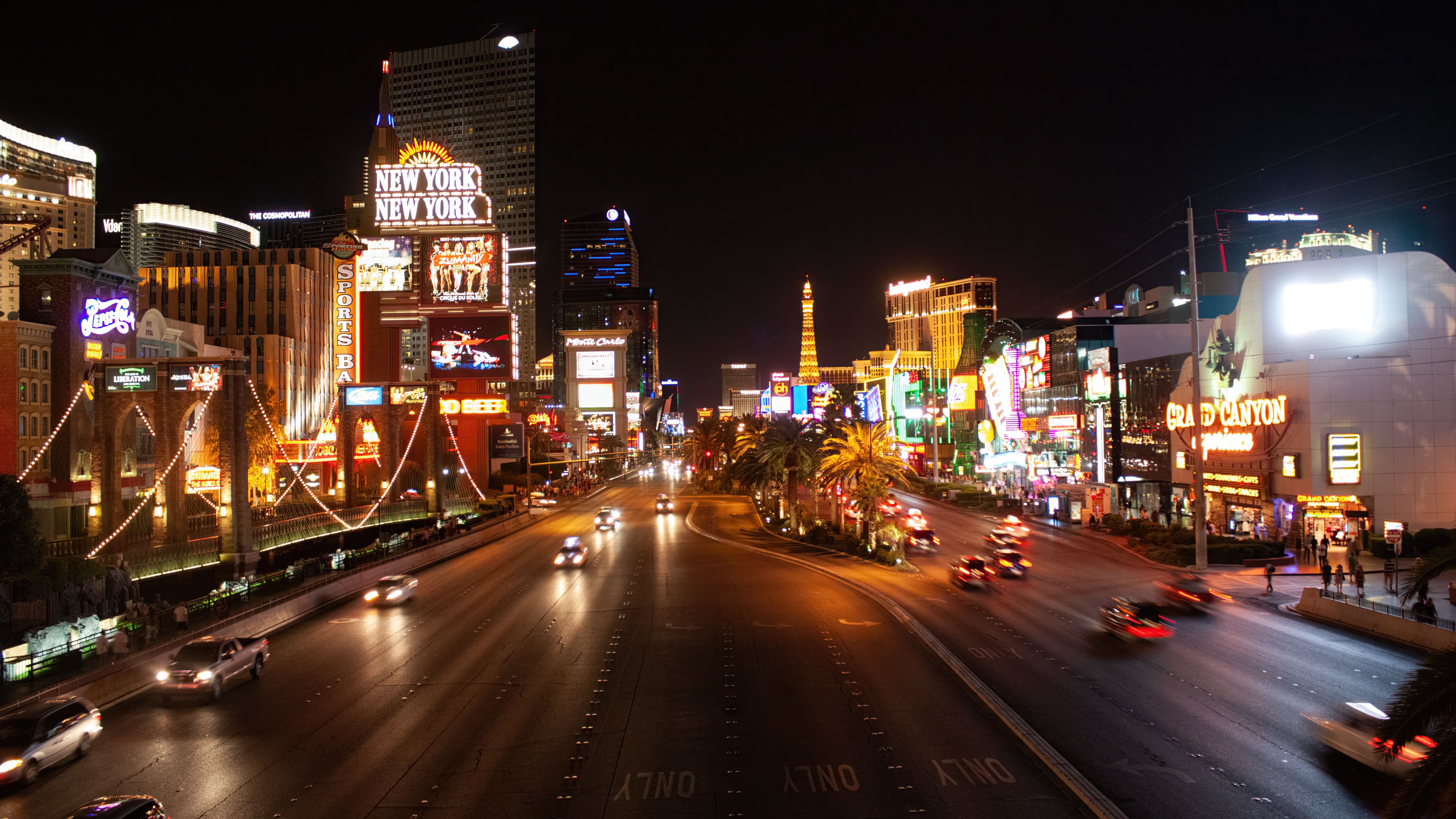 Street in City in USA at Night · Free Stock Photo