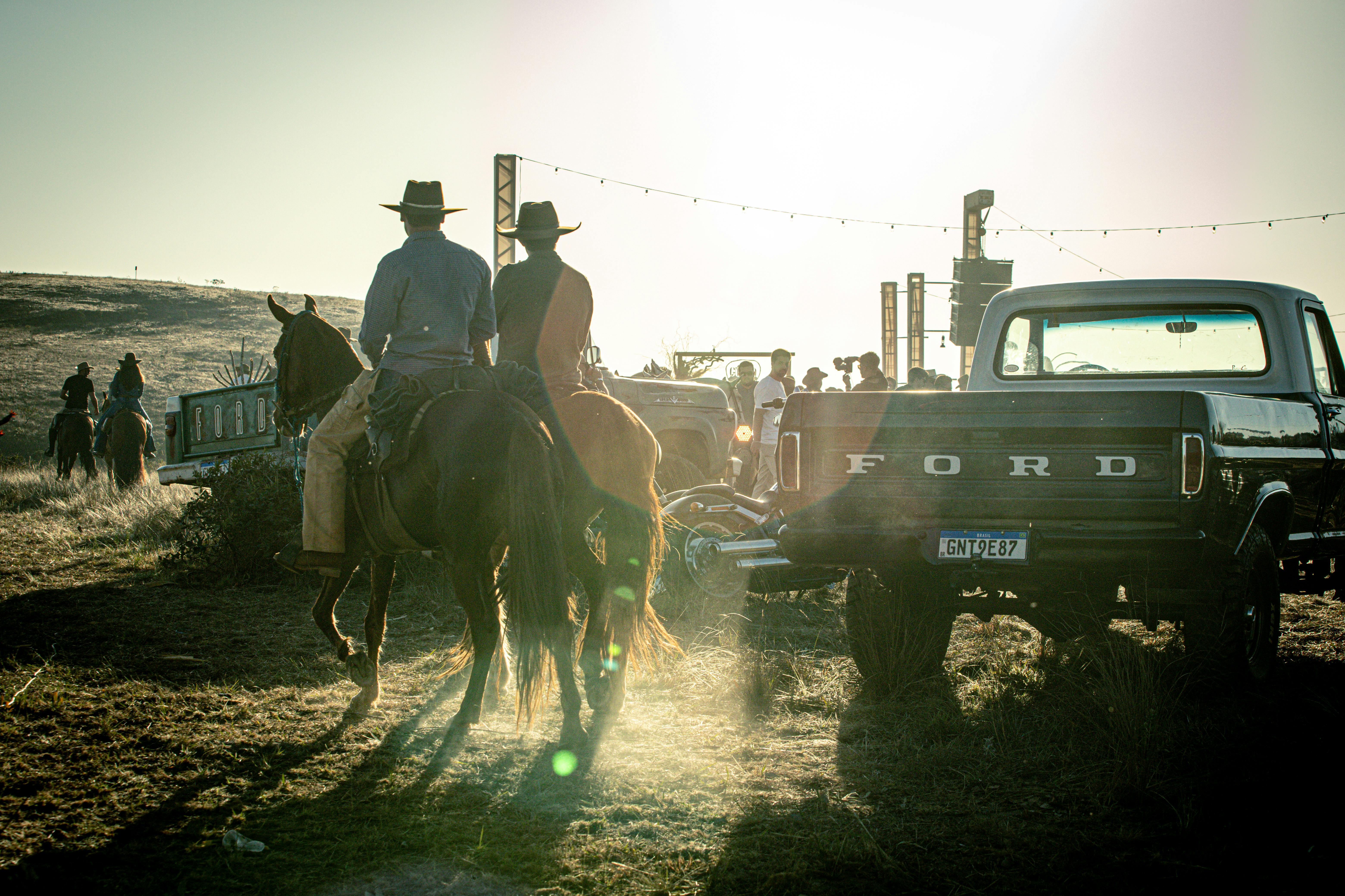 Silhouette of a Man in Cowboy Hat Riding a Horse at Sunrise · Free ...