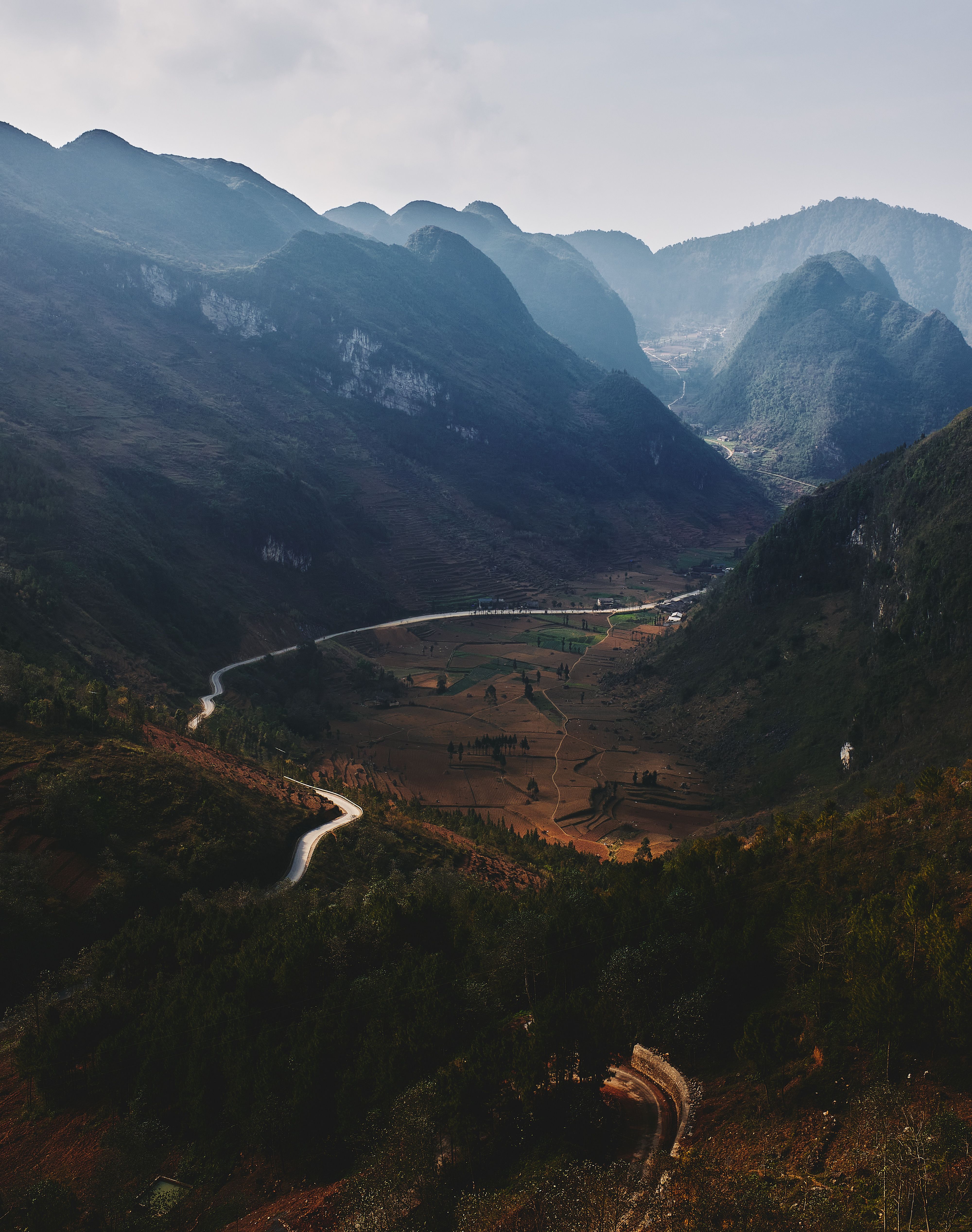 Valley in Mountains · Free Stock Photo