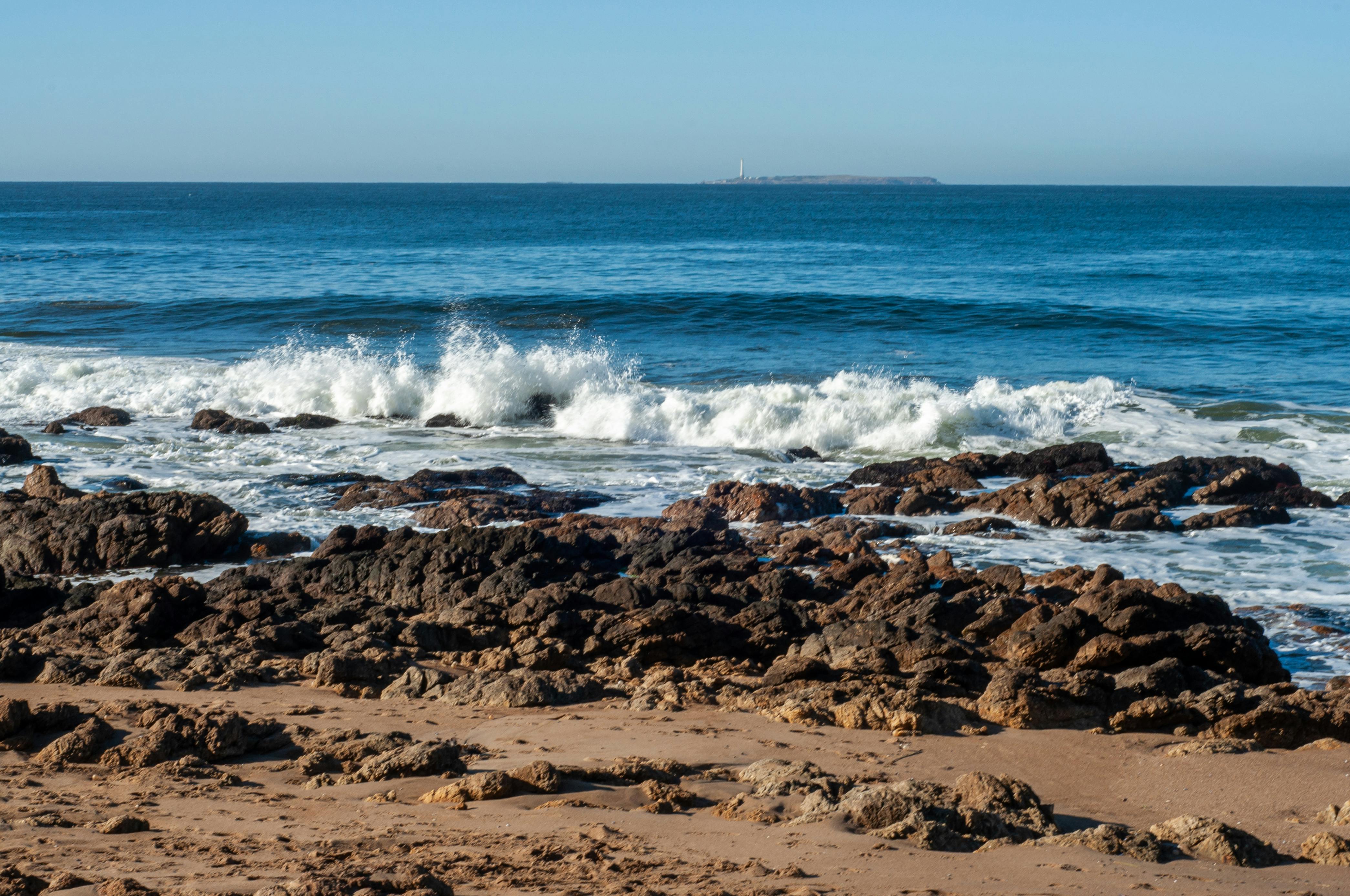 Waves Washing Up the Beach · Free Stock Photo