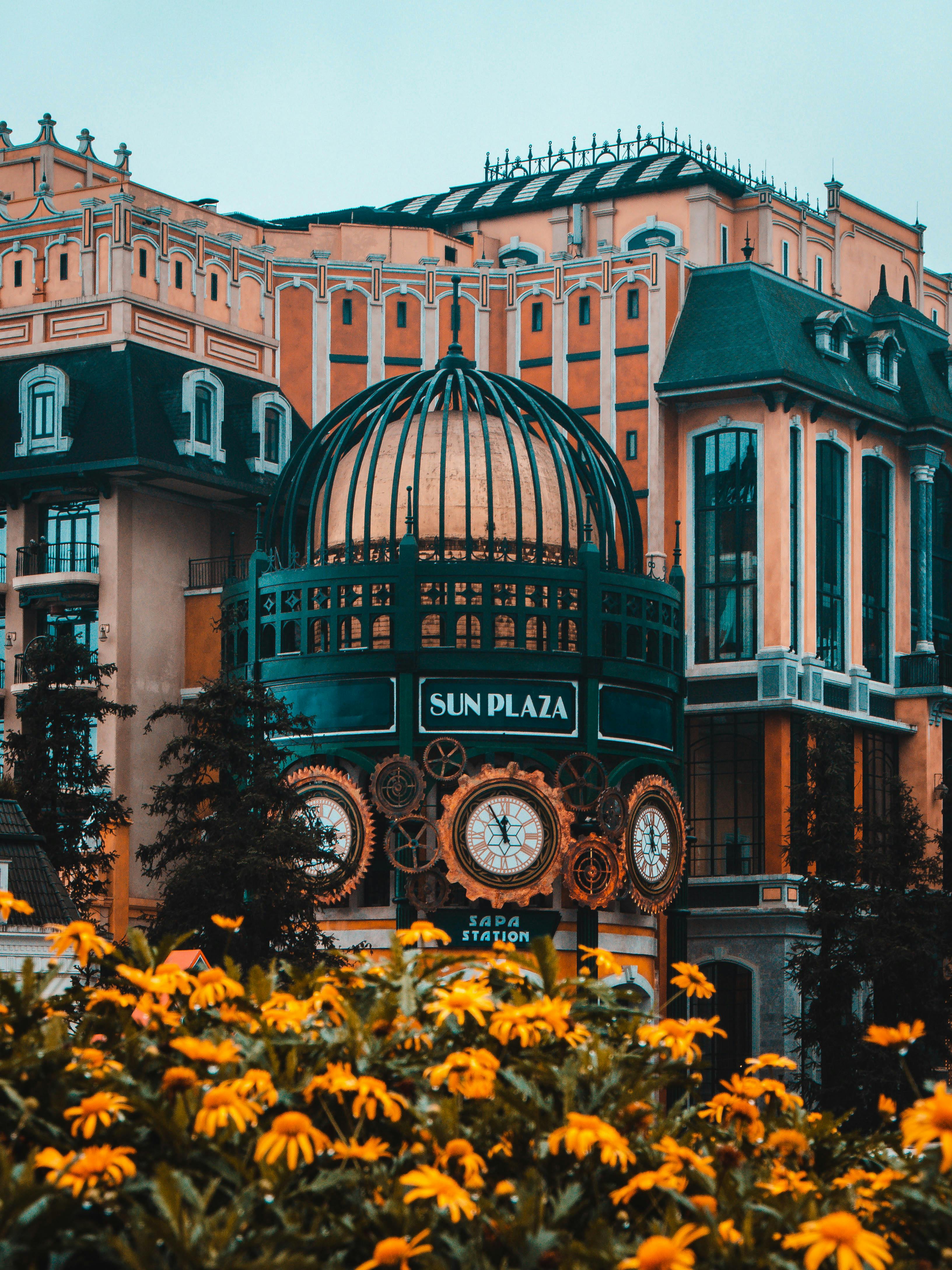 Entrance with Clocks of Sapa Station and Sun Plaza Supermarket · Free ...