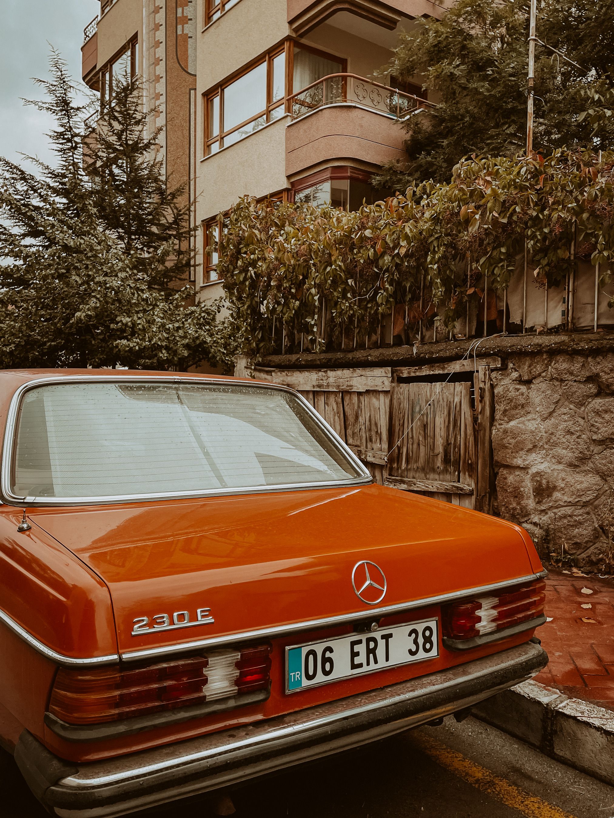 Red, Vintage Mercedes 230 E · Free Stock Photo
