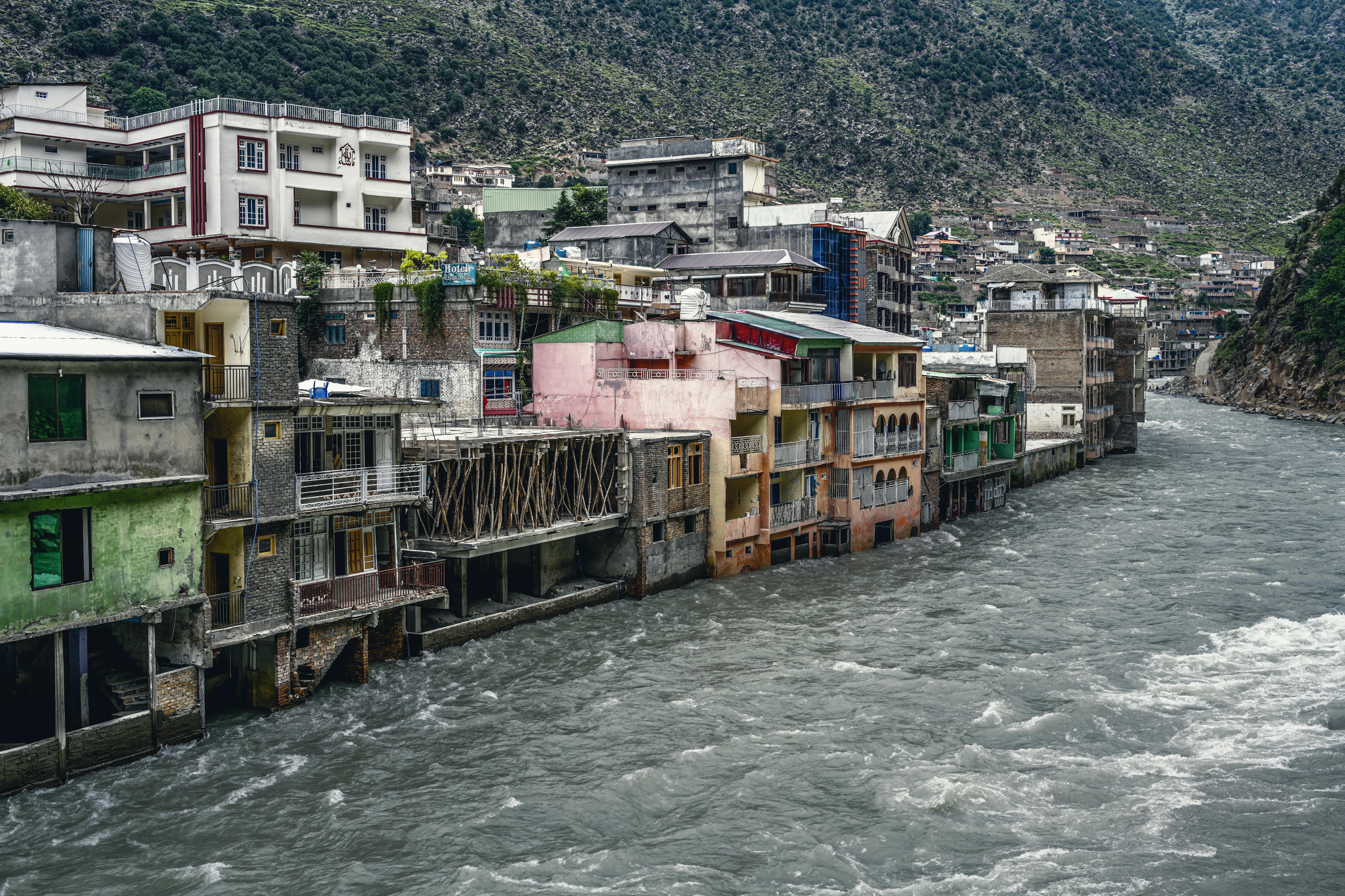 Monsoon Bahrain Photos, Download The BEST Free Monsoon Bahrain Stock ...