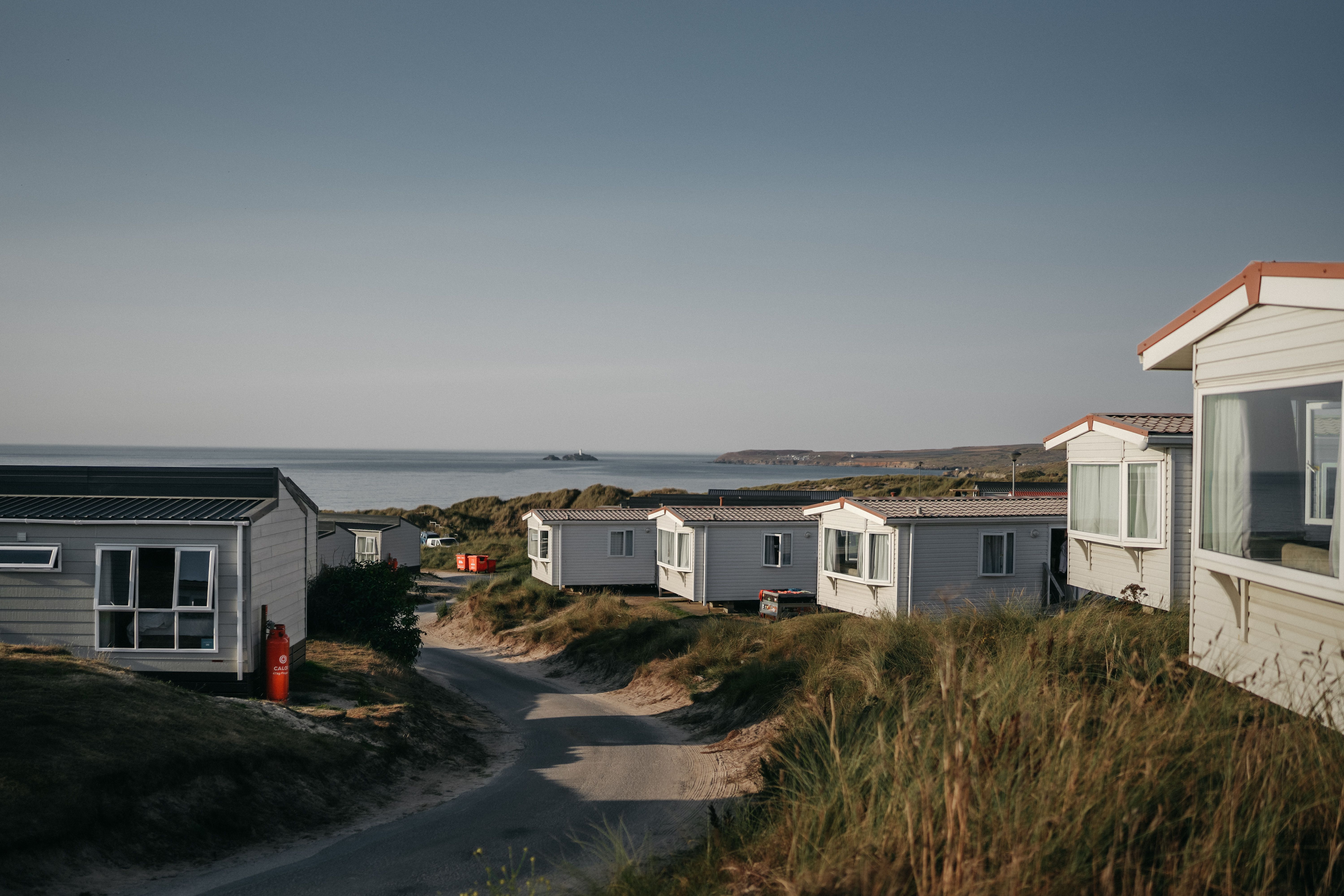 Static Caravans on the Seashore · Free Stock Photo