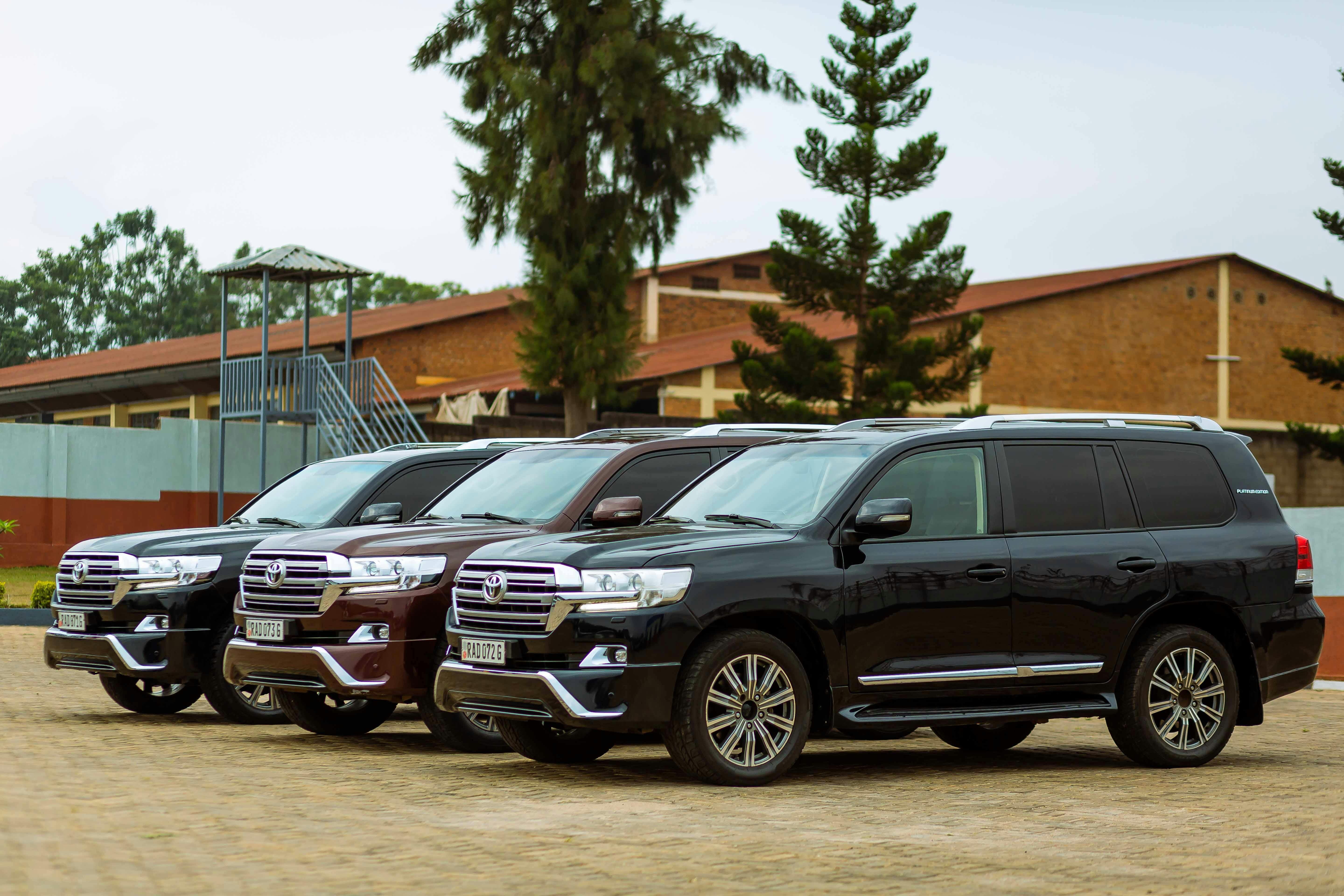 Choice of Toyota Land Cruisers · Free Stock Photo