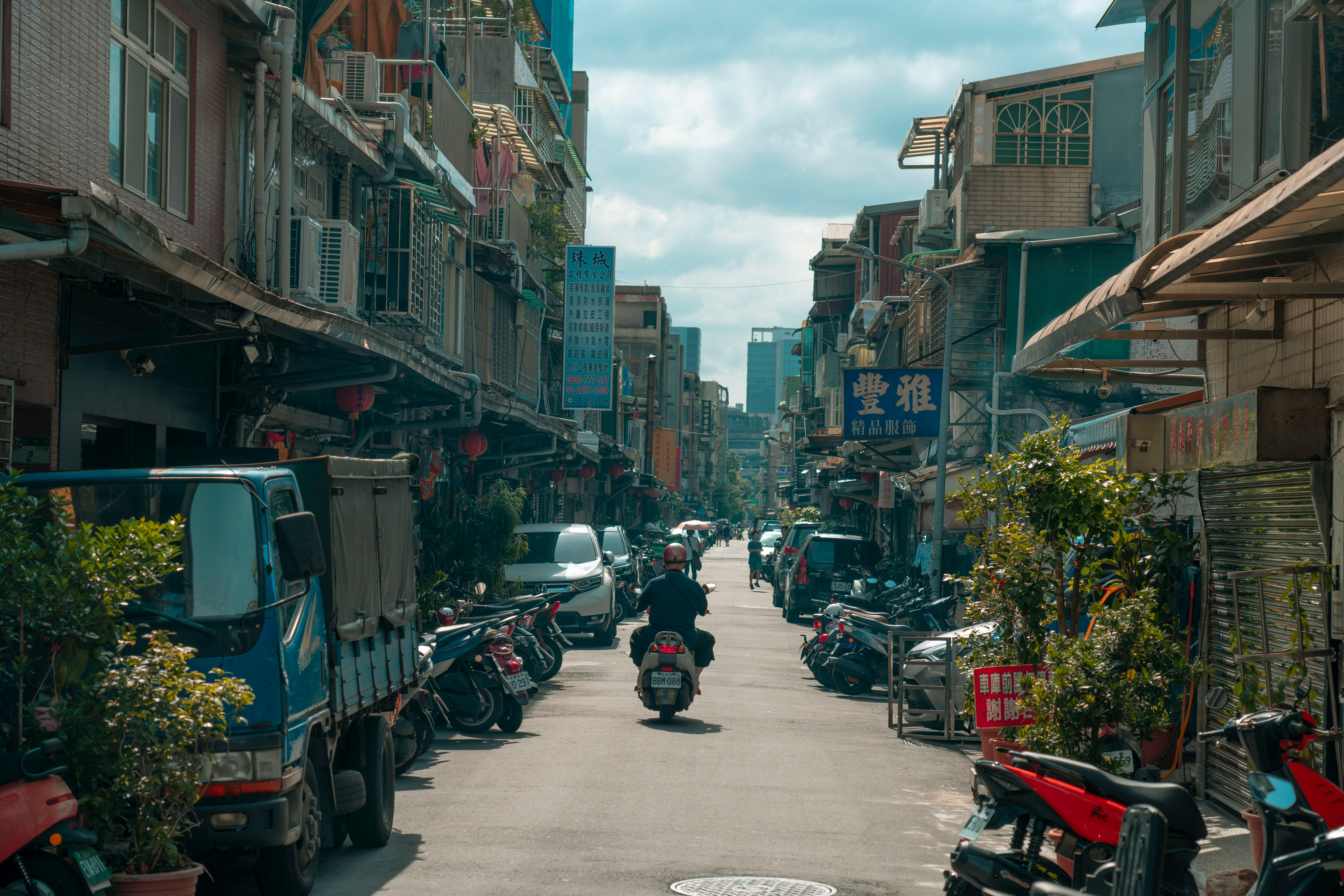 Street in an Asian City · Free Stock Photo