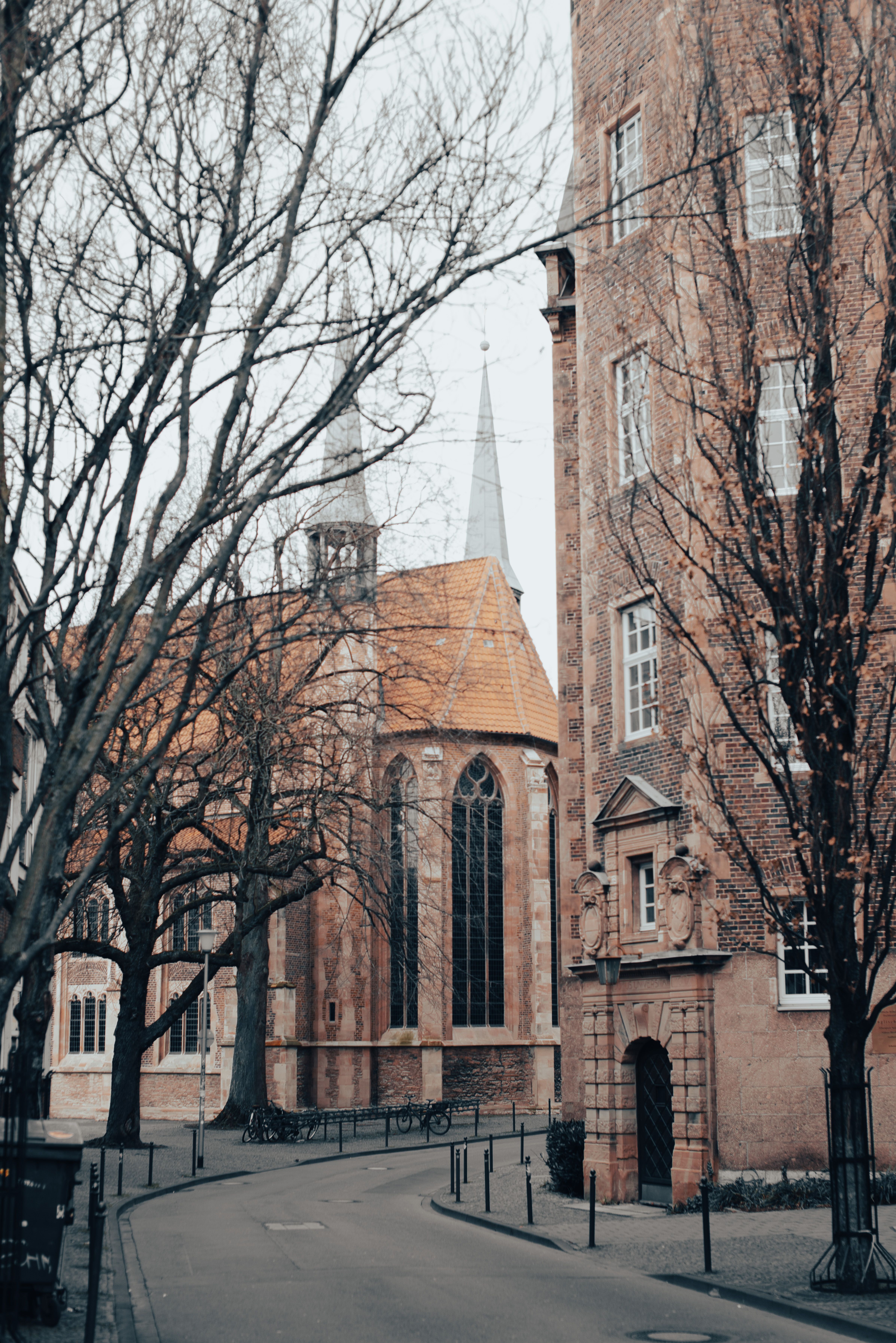 Church by Street in City in Autumn · Free Stock Photo