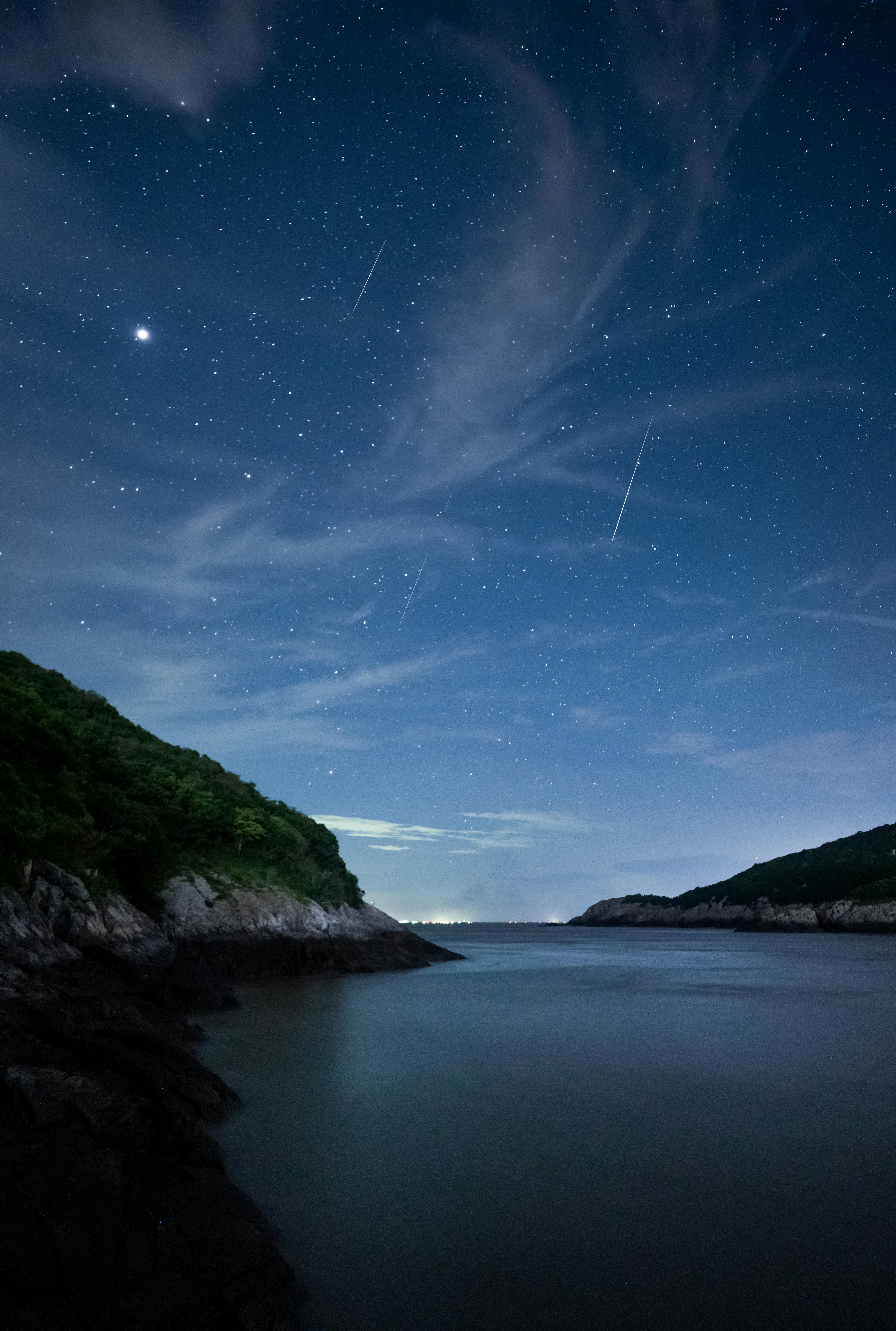 A Body of Water under a Night Sky · Free Stock Photo